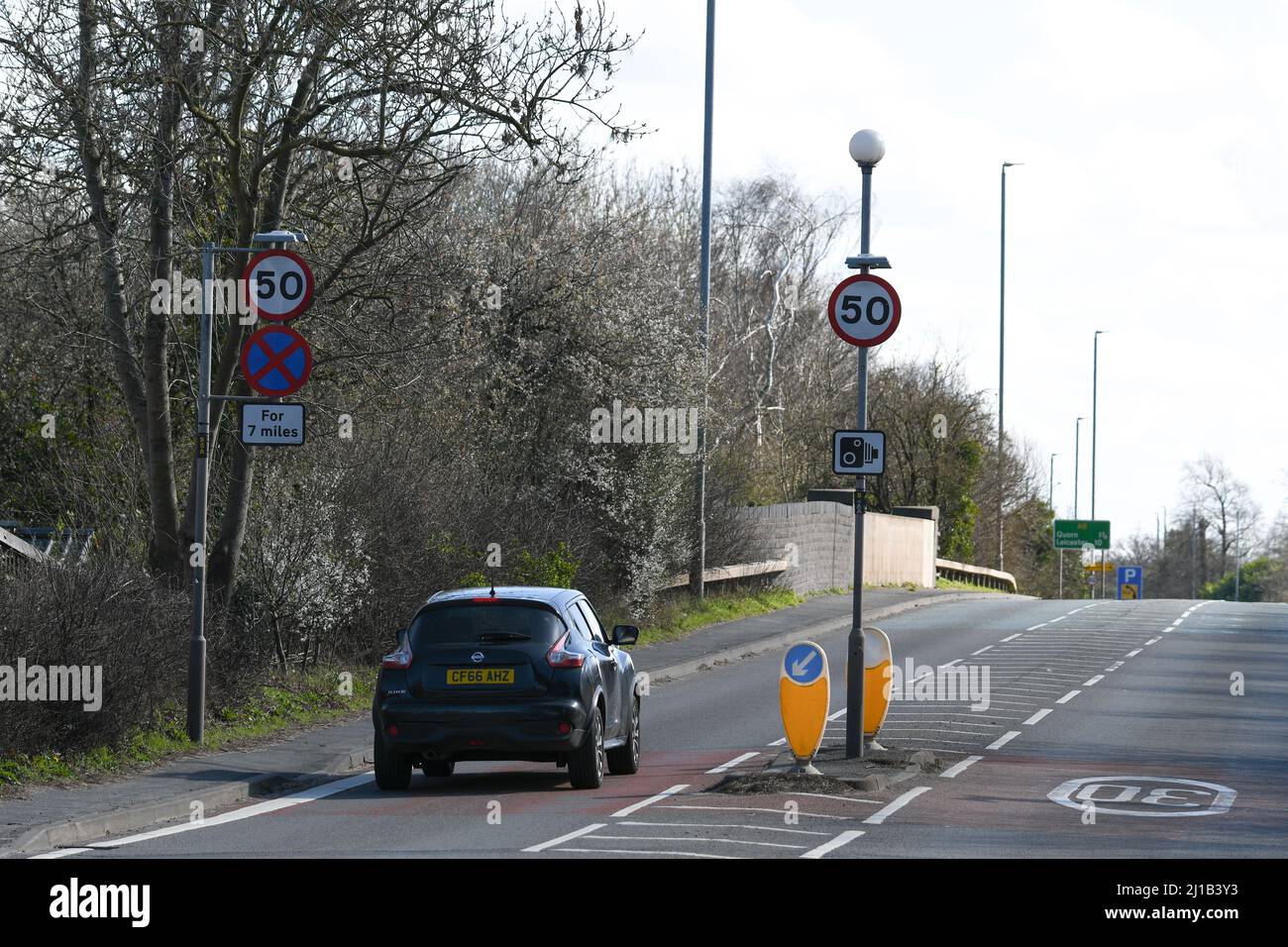 50 mph road sign hi-res stock photography and images - Alamy