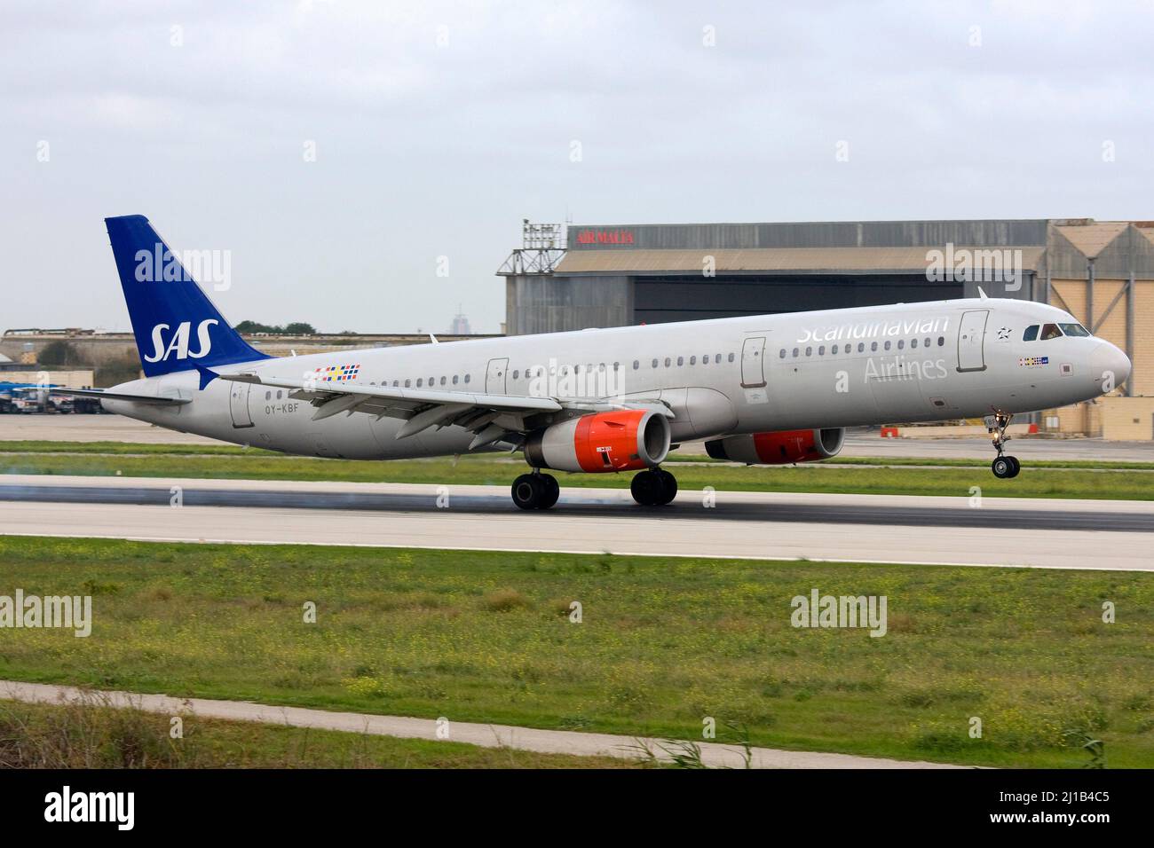 Scandinavian Airlines - SAS Airbus A321-232 (REG: OY-KBF) touching down ...