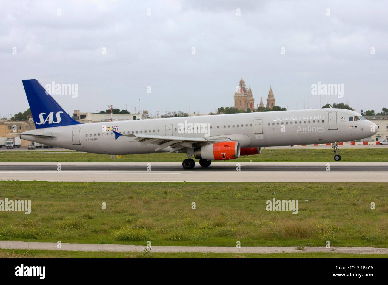 Scandinavian Airlines - SAS Airbus A321-232 (REG: OY-KBF) touching down ...