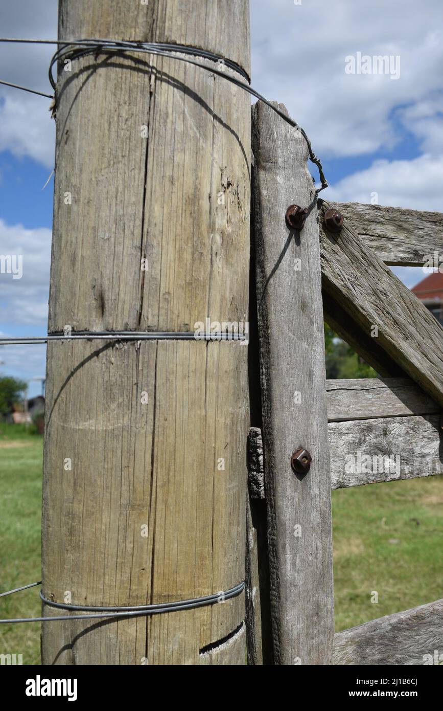 Closed cattle gate hi-res stock photography and images - Alamy