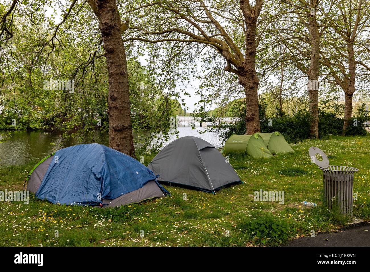 Refugee tent city hi-res stock photography and images - Alamy