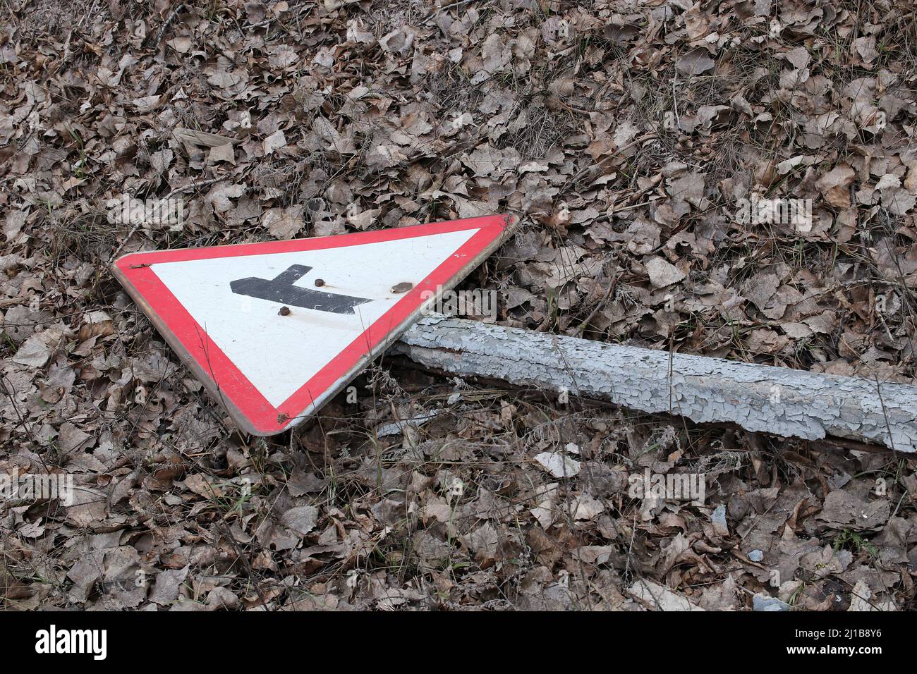 Broken Road Sign. Road sign lying on the ground Stock Photo - Alamy
