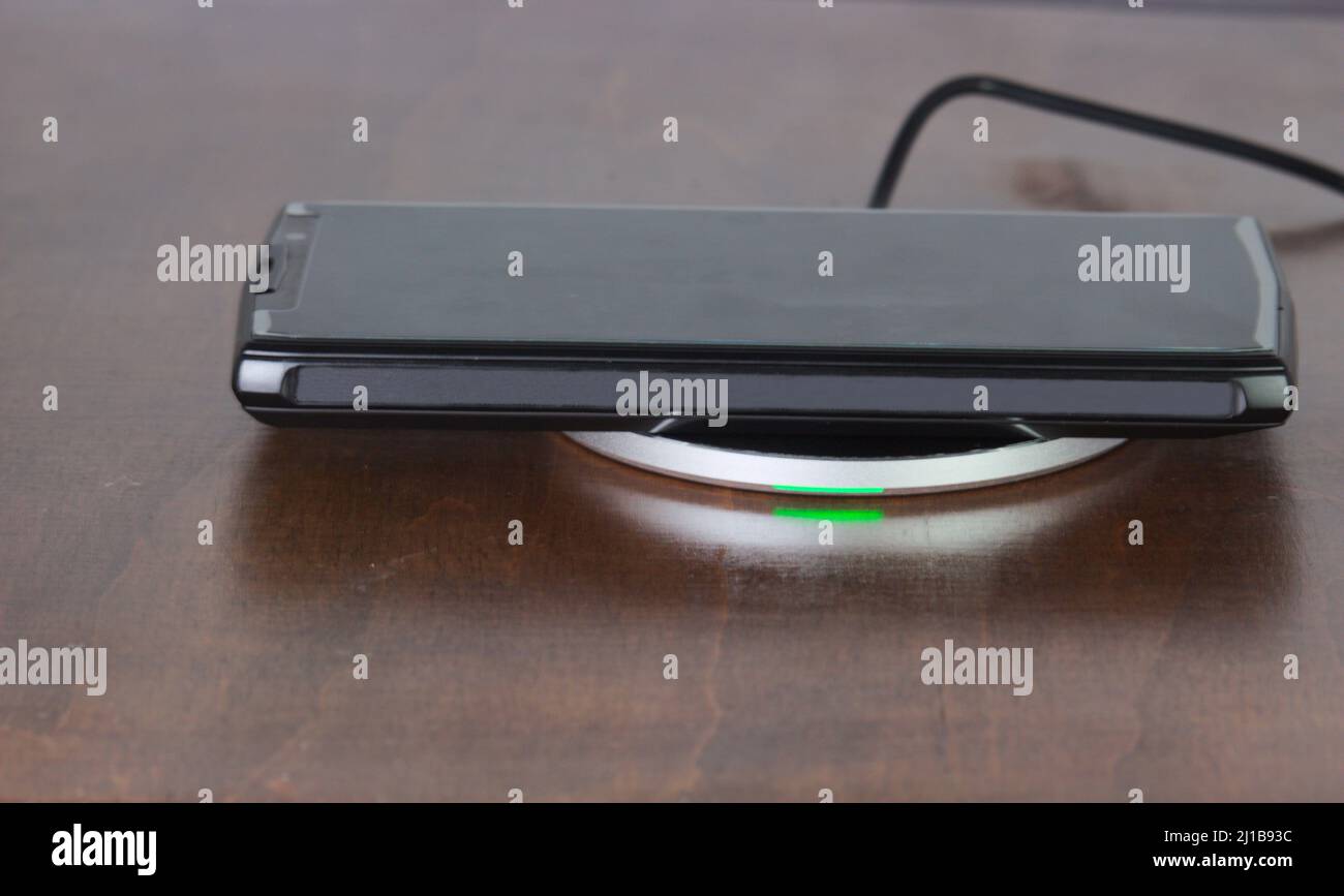 Wireless power charger hi-res stock photography and images - Alamy