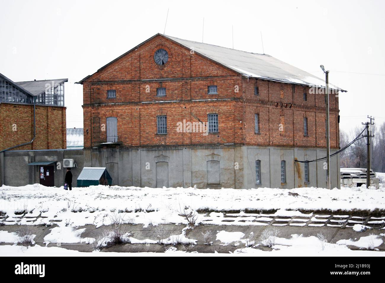 Old empty factory building hi-res stock photography and images - Alamy