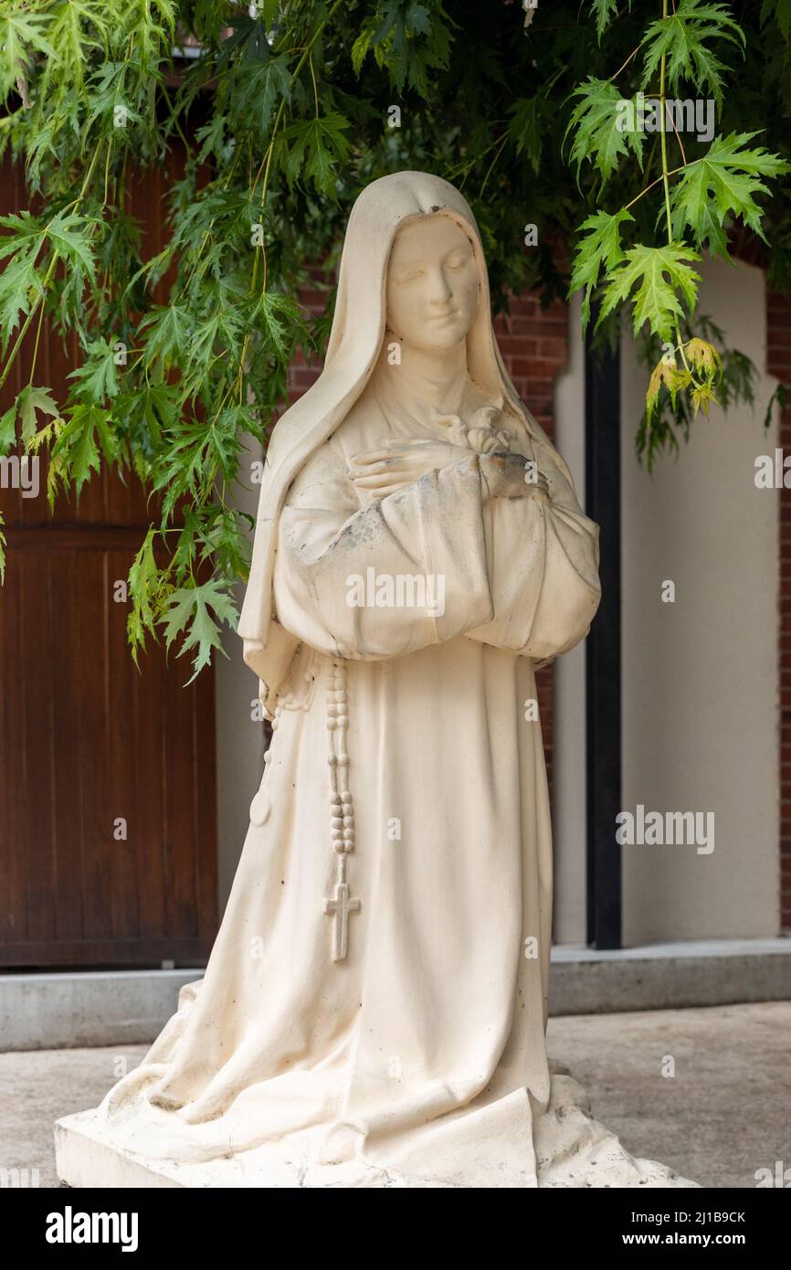 Saint therese statue hi-res stock photography and images - Alamy