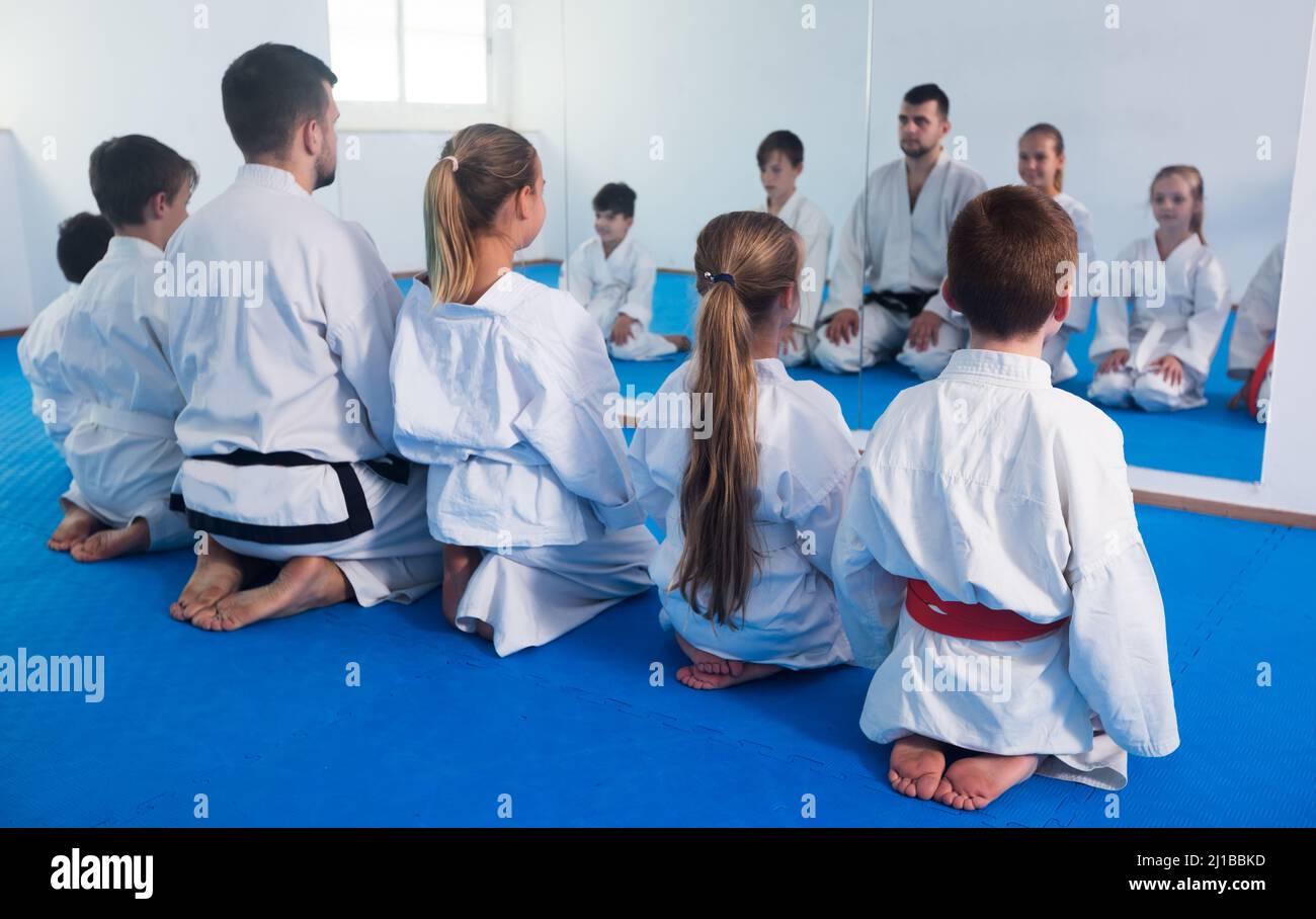 Young children in karate class Stock Photo - Alamy