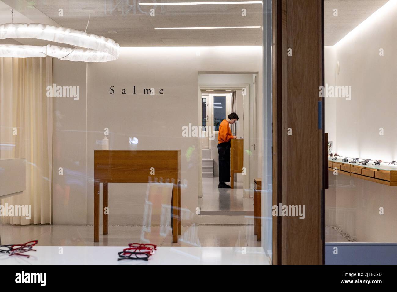 Optician window display hi-res stock photography and images - Alamy