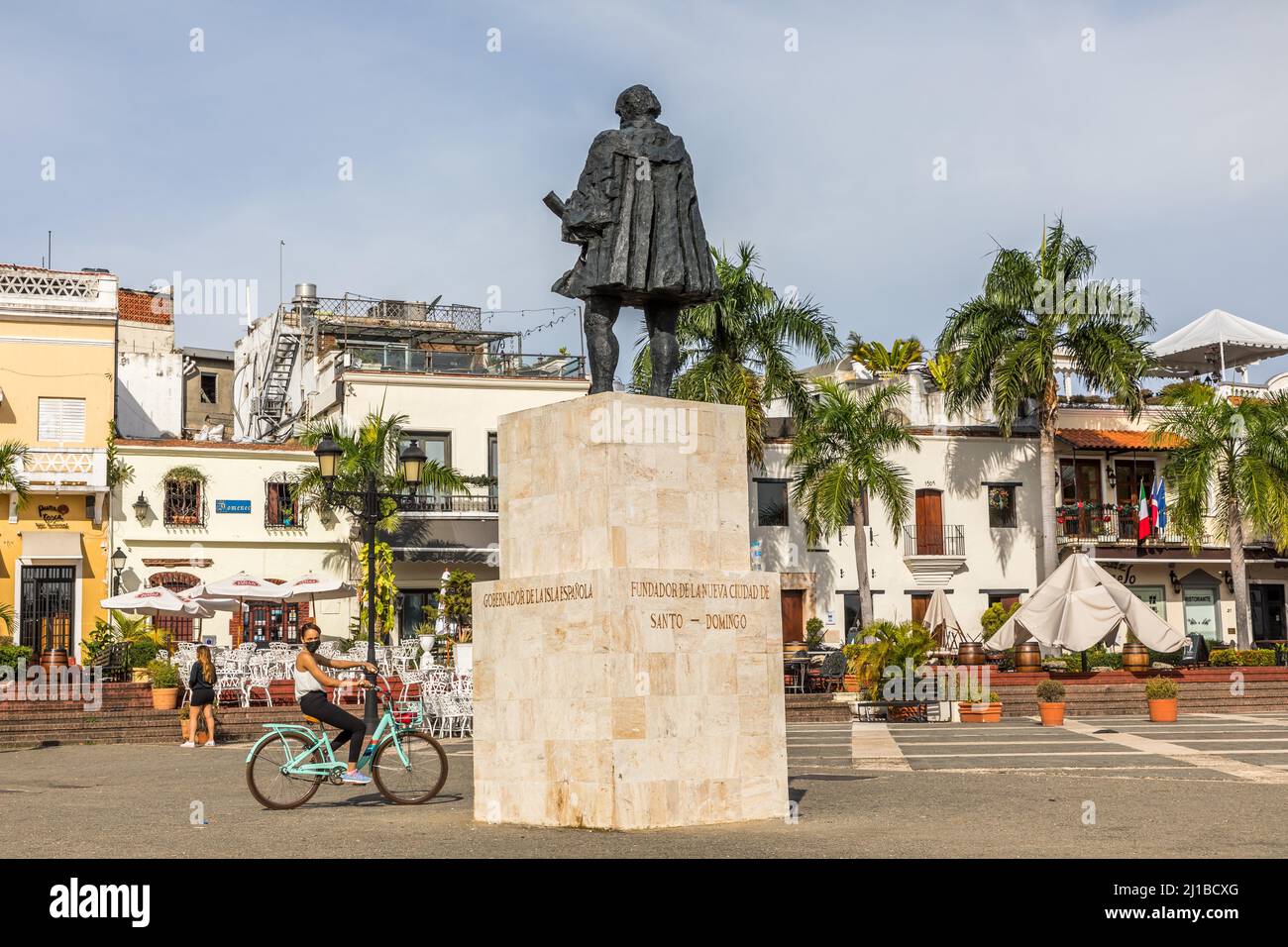 STATUE OF NICOLAS DE OVANDO, FOUNDER OF THE CITY OF SANTO DOMINGO ...