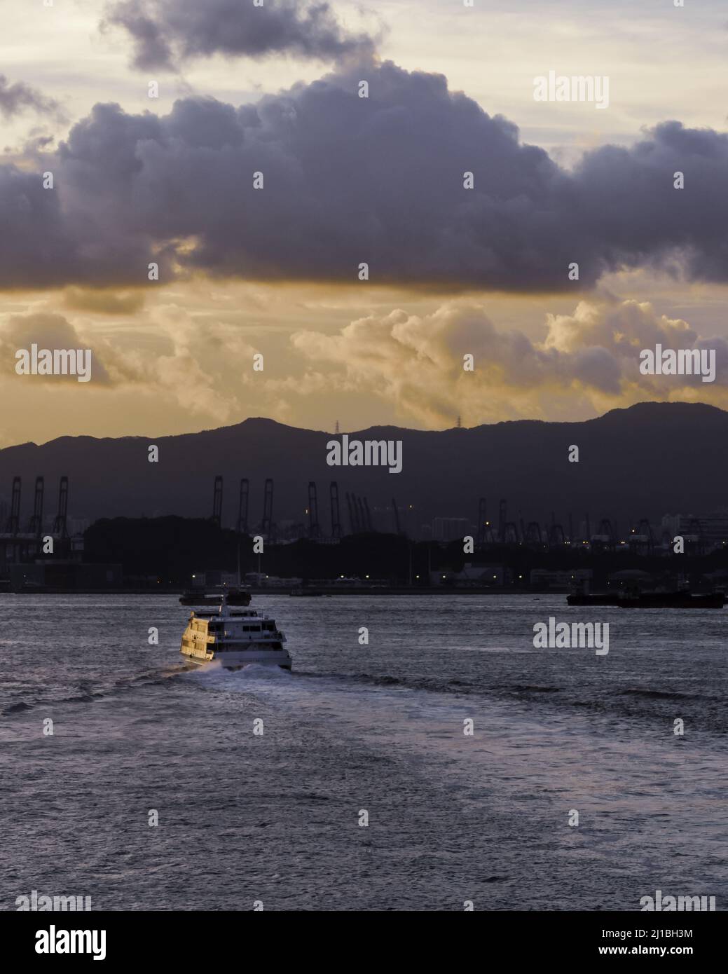 Honk kong boat hi-res stock photography and images - Alamy