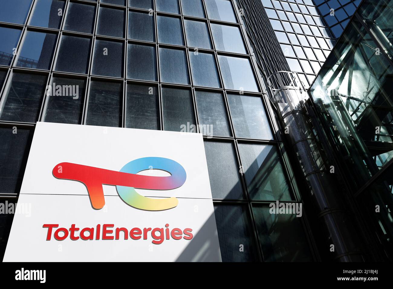 Totalenergies logo hi-res stock photography and images - Alamy