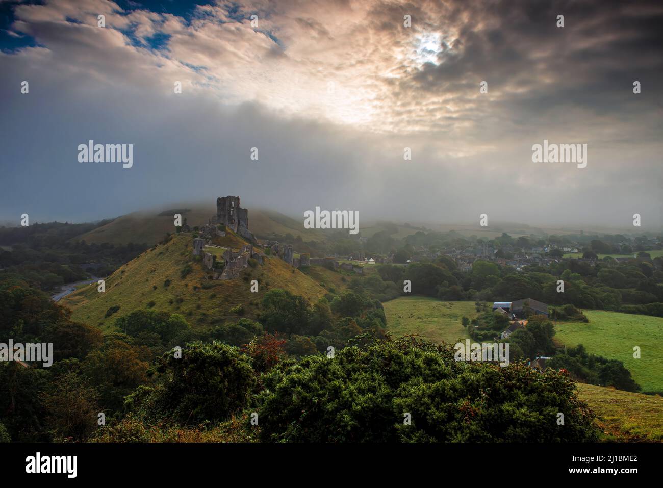 Mist uk hi-res stock photography and images - Alamy