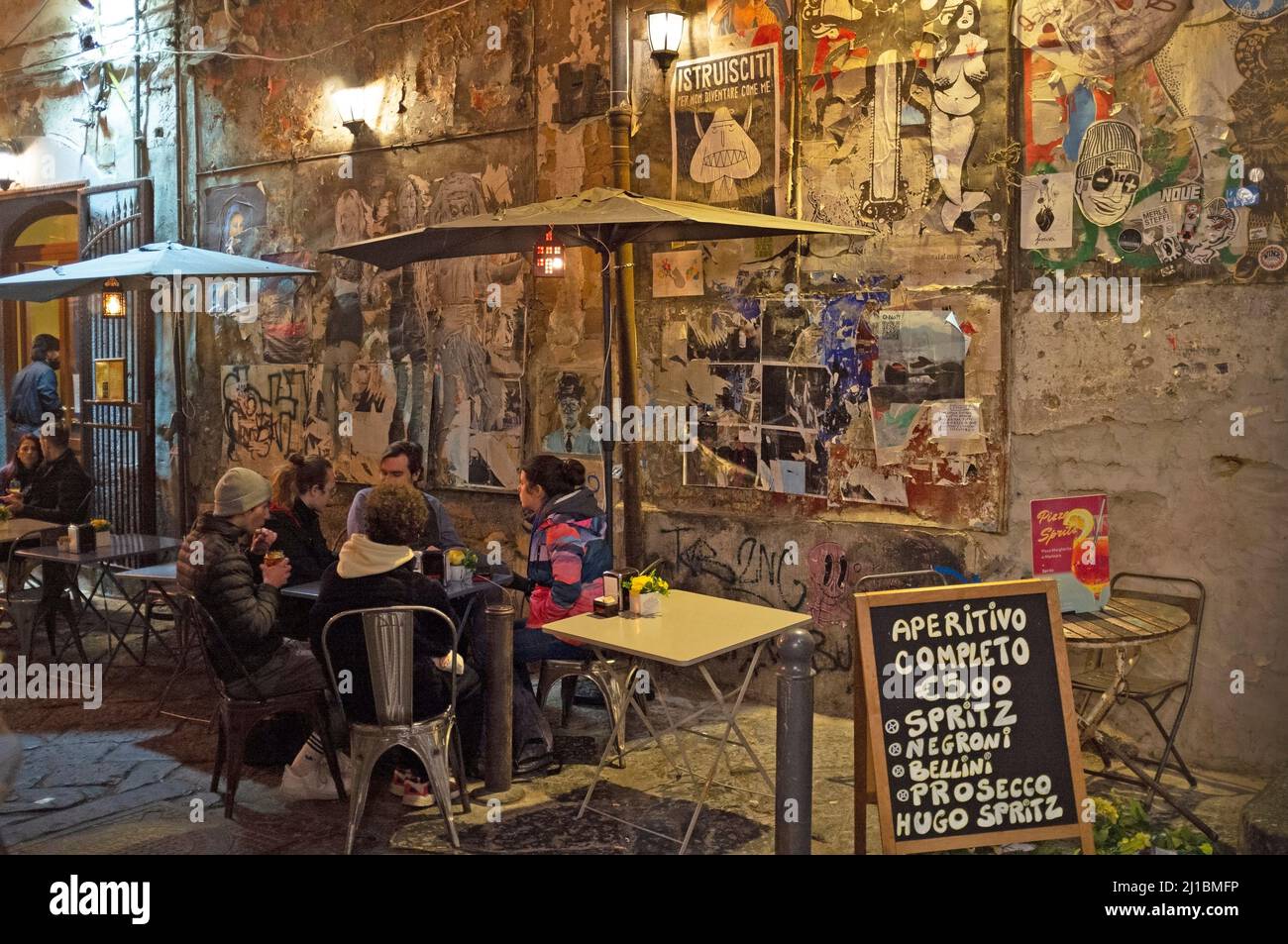 Graffiti night urban alley hi-res stock photography and images - Alamy