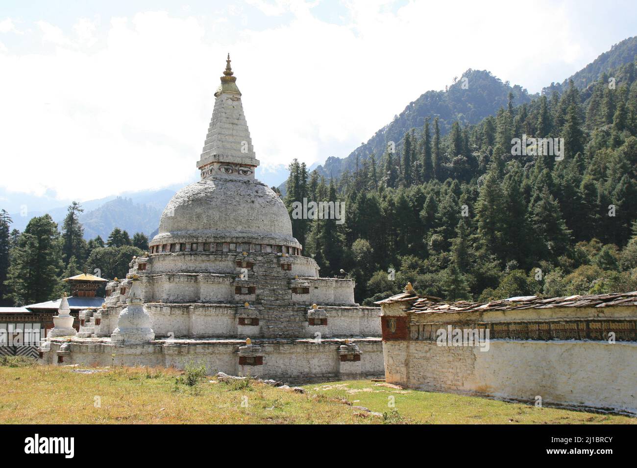 buddhist monument (chendebji chorten) in bhutan Stock Photo - Alamy