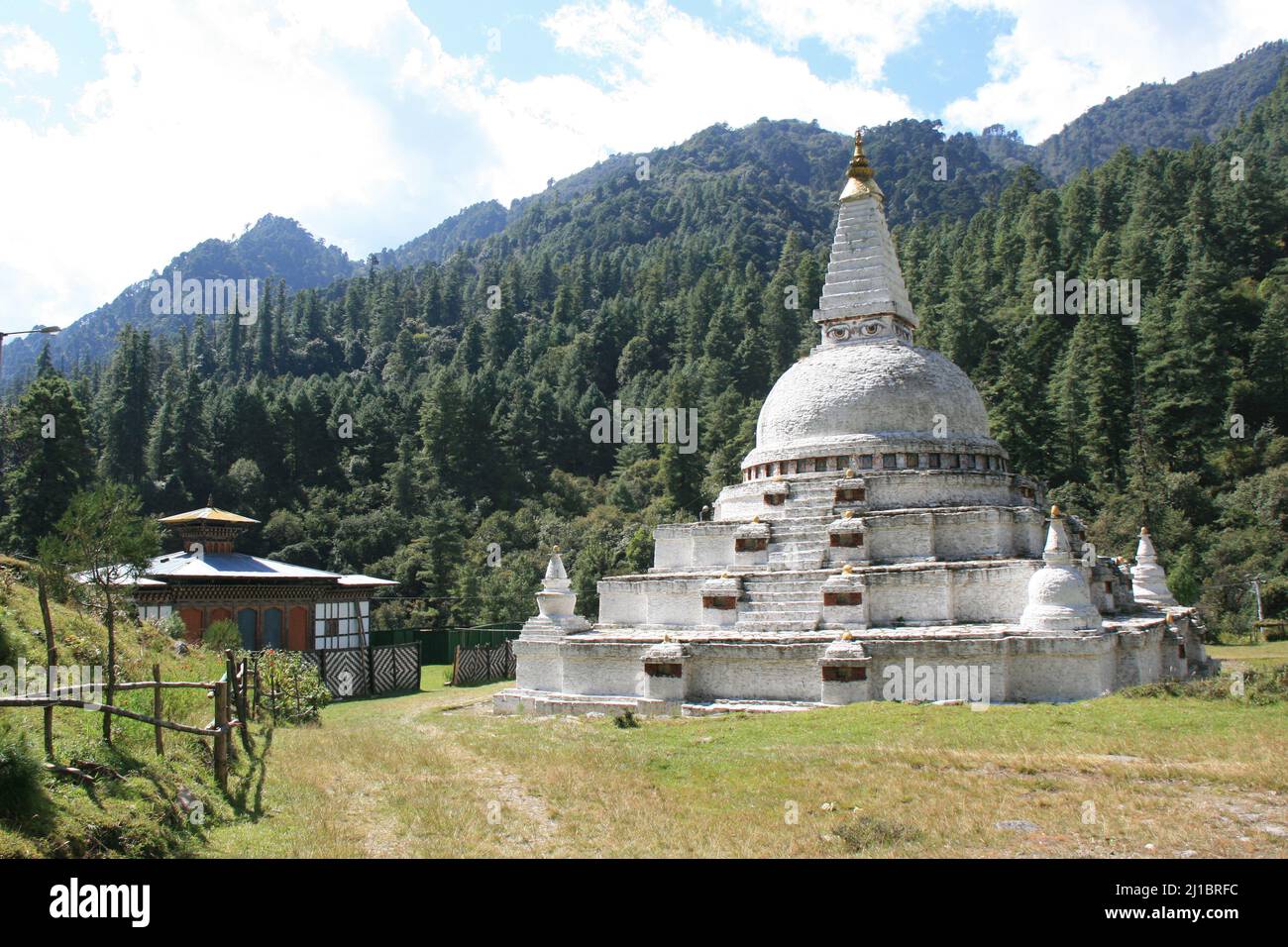 buddhist monument (chendebji chorten) in bhutan Stock Photo - Alamy