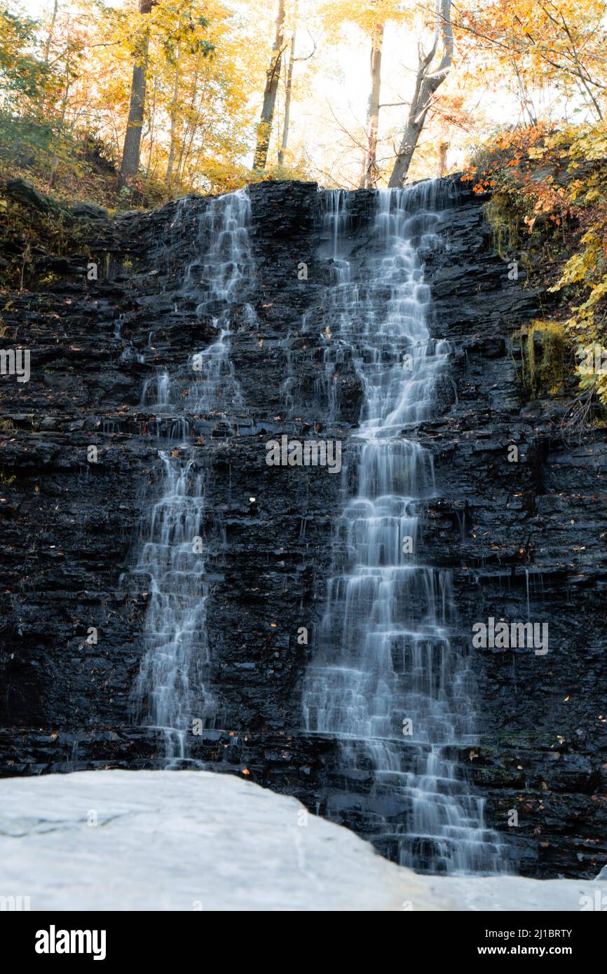Waterfall down a vertical cliff hi-res stock photography and images - Alamy