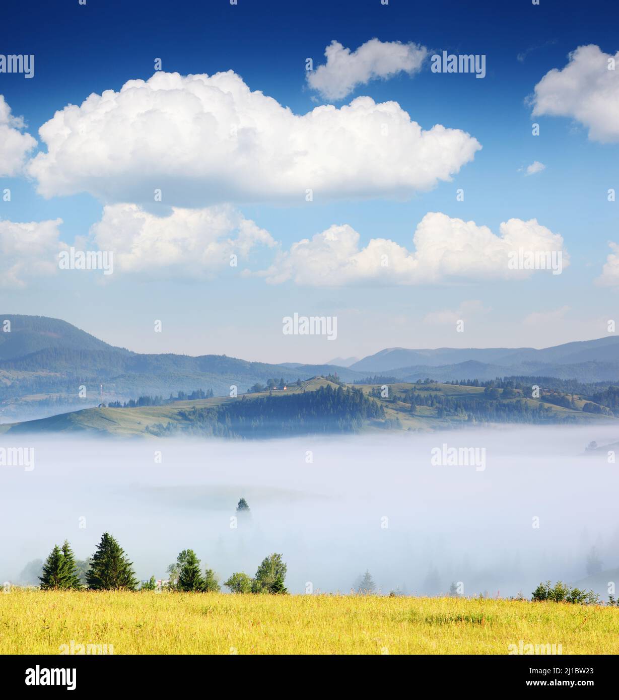 Mist cover hi-res stock photography and images - Alamy