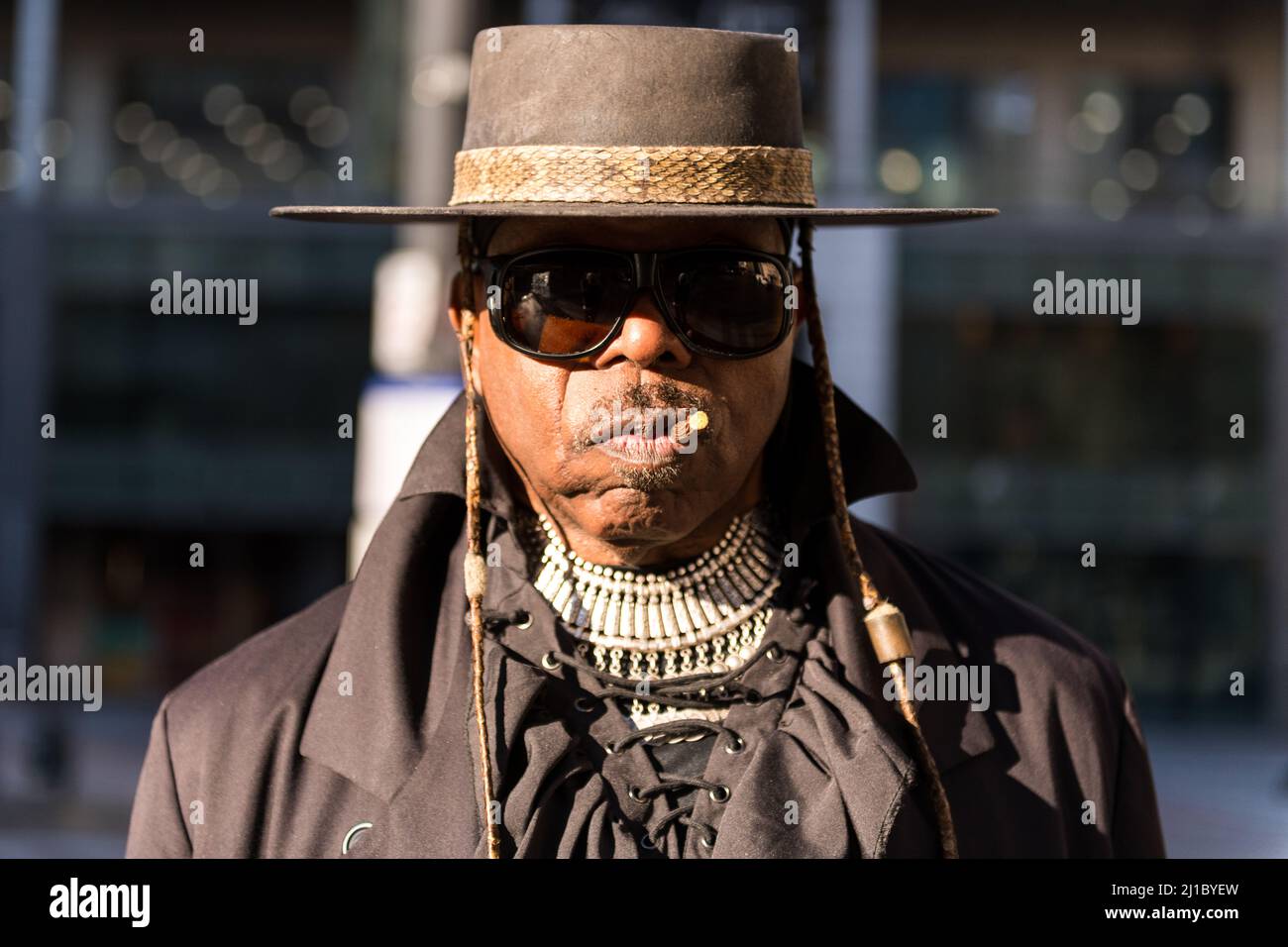 Seattle, USA. 22 Mar, 2022. Retired legend Vester Marshall stops for a ...