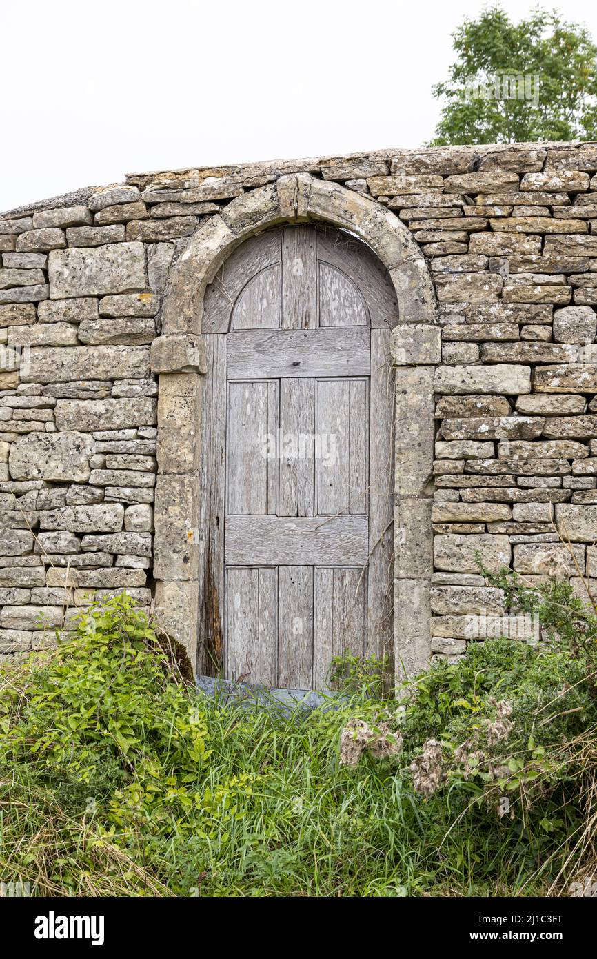 Cotswolds and doors hi-res stock photography and images - Alamy