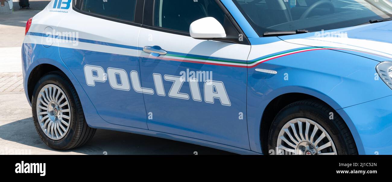 Italian state police hi-res stock photography and images - Alamy