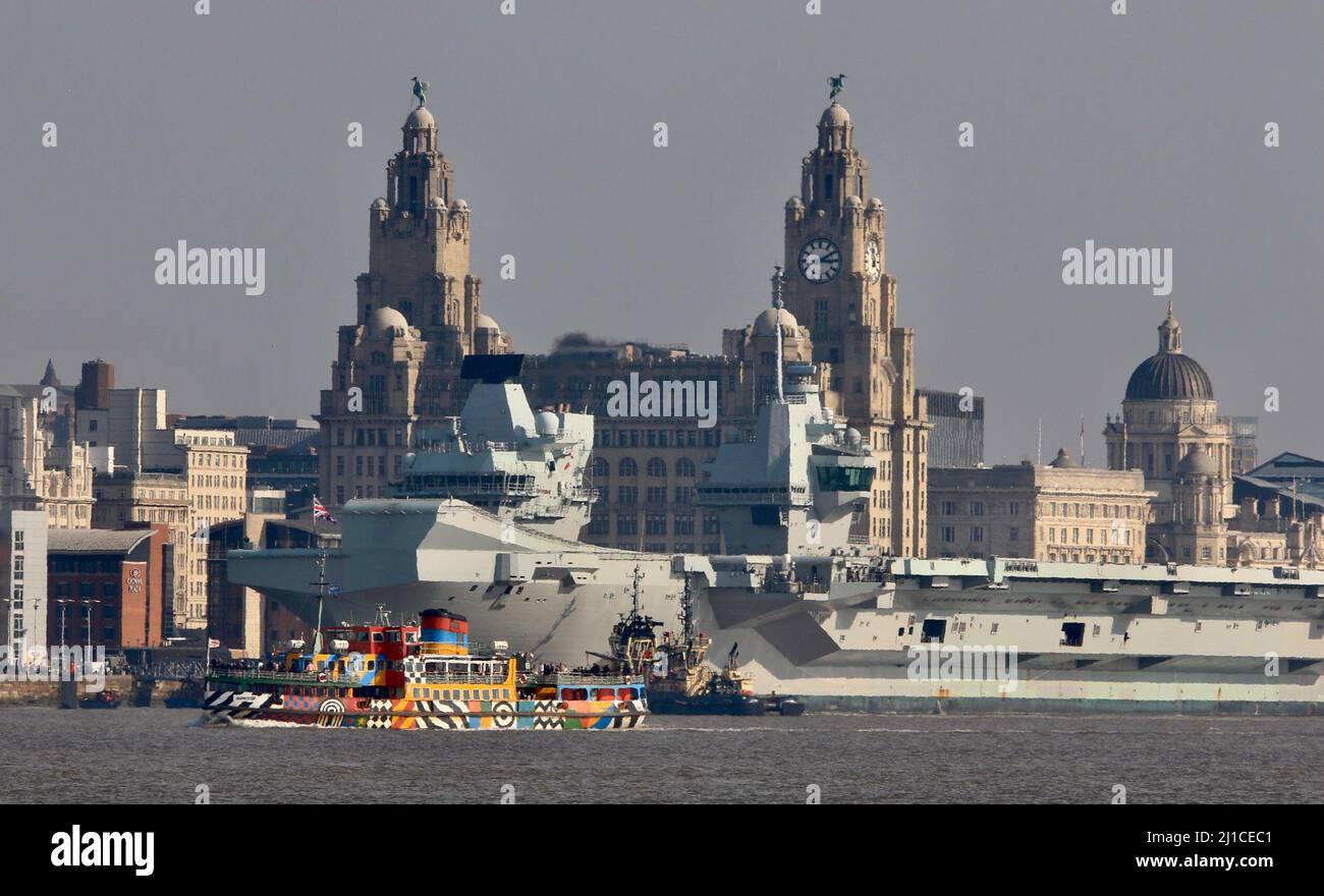 HMS Queen Elizabeth in Liverpool Stock Photo - Alamy