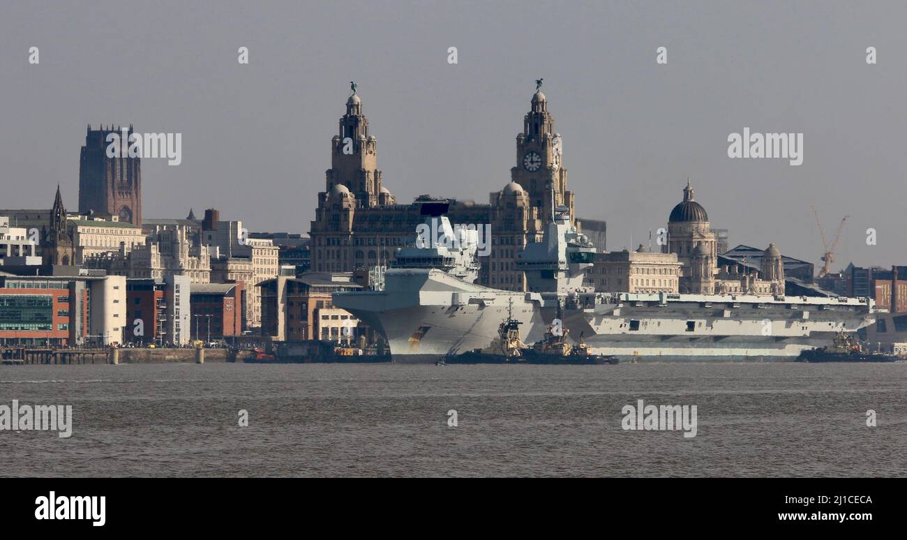 HMS Queen Elizabeth in Liverpool Stock Photo - Alamy
