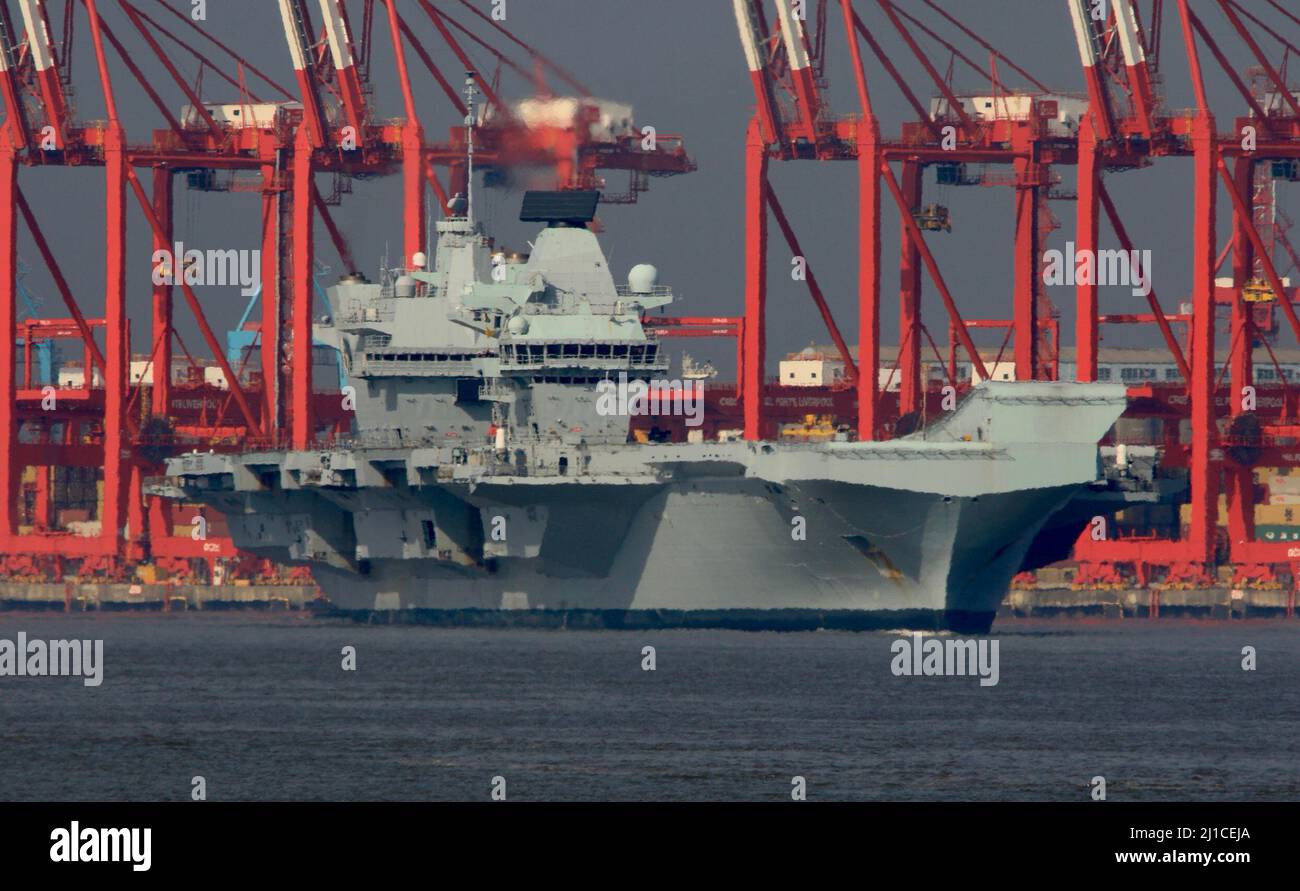 HMS Queen Elizabeth in Liverpool Stock Photo - Alamy