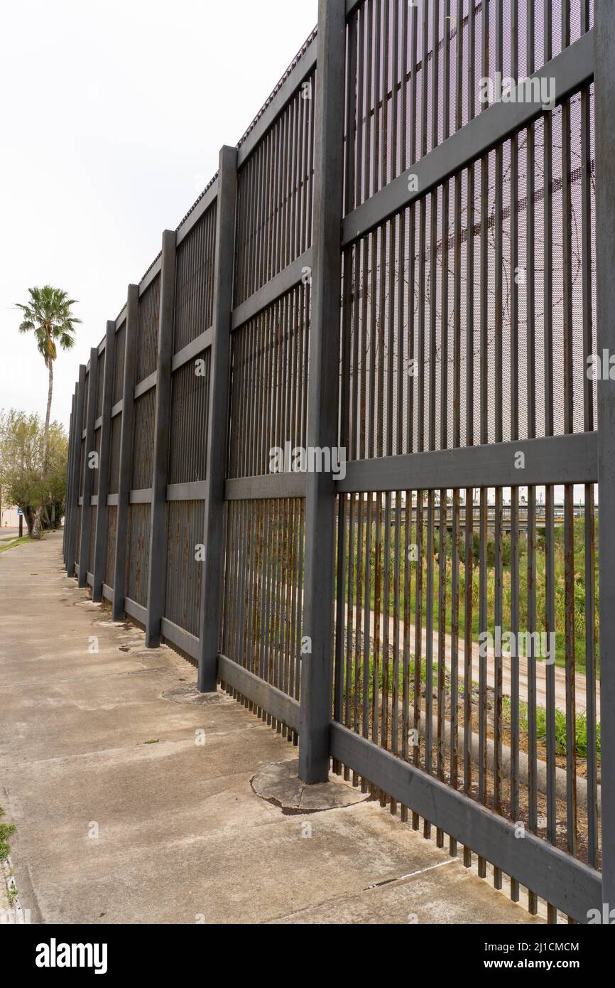 The Gateway International Bridge between Brownsville, Texas and ...