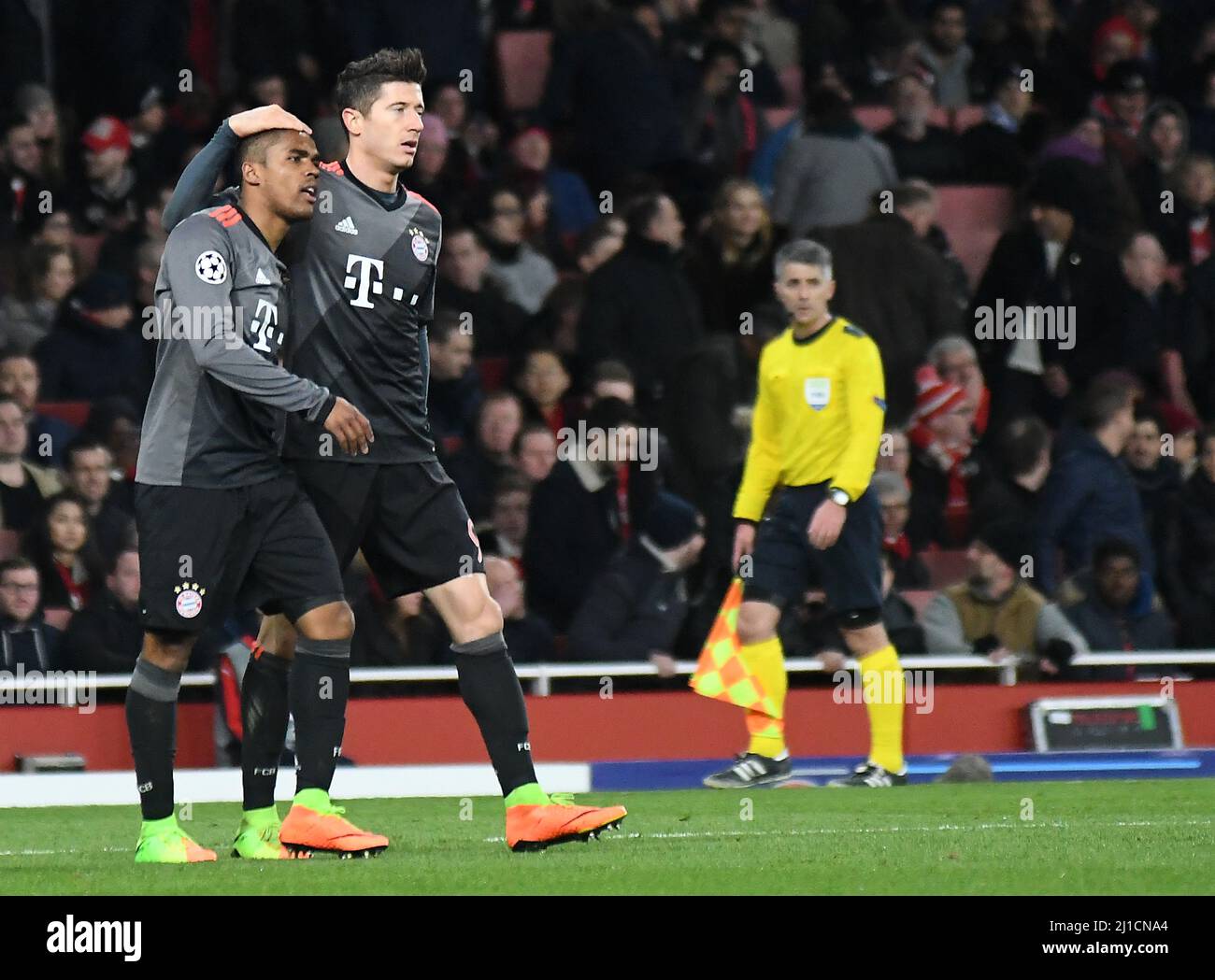 Robert lewandowski goal celebration hi-res stock photography and images ...