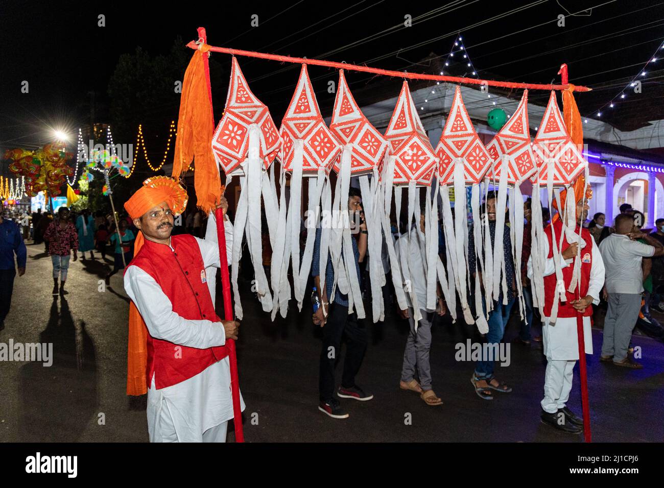 Shigmo parade passing through the crowded streets of Ponda, Goa Stock ...