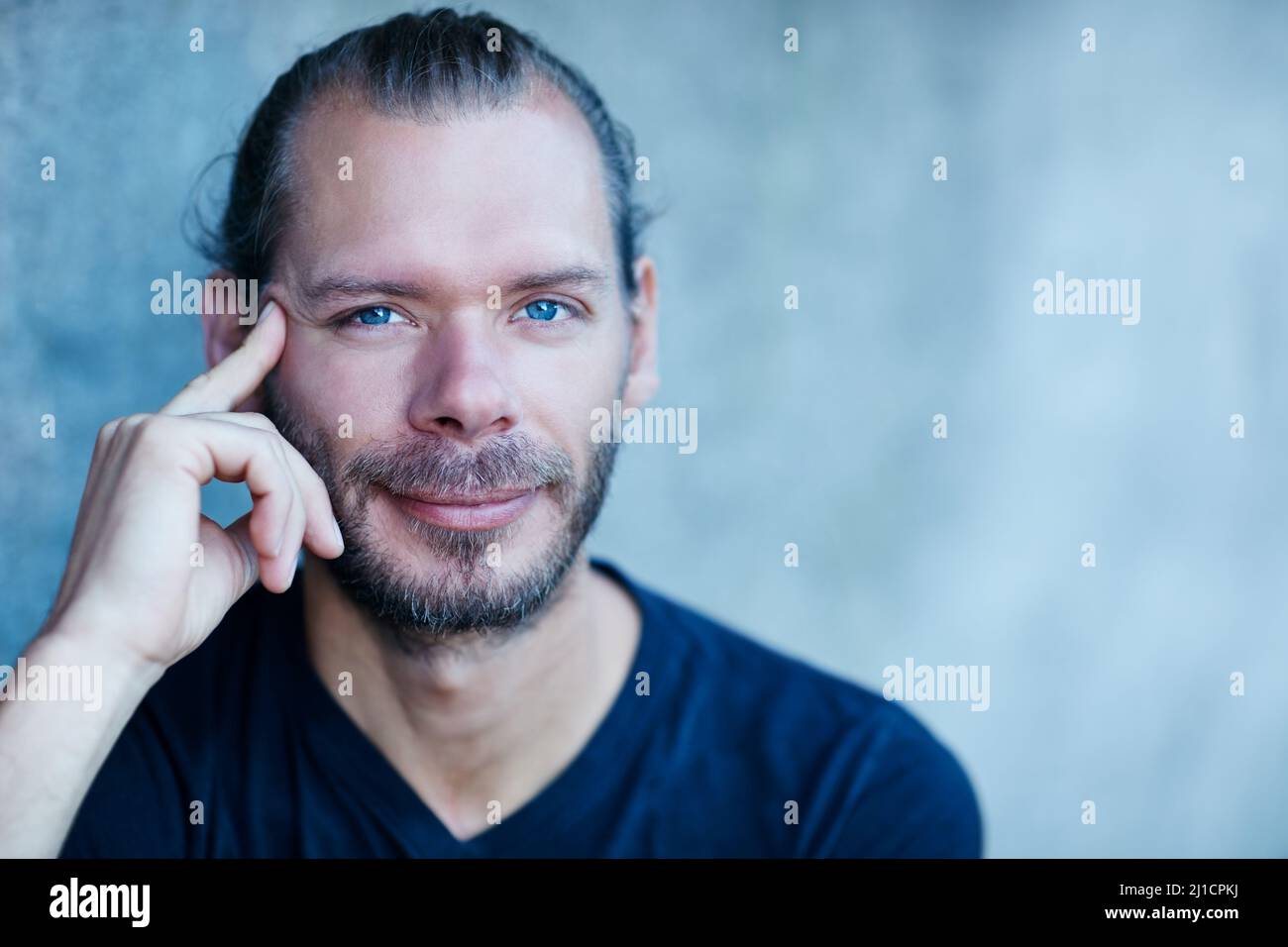 Everyday people smile hi-res stock photography and images - Alamy