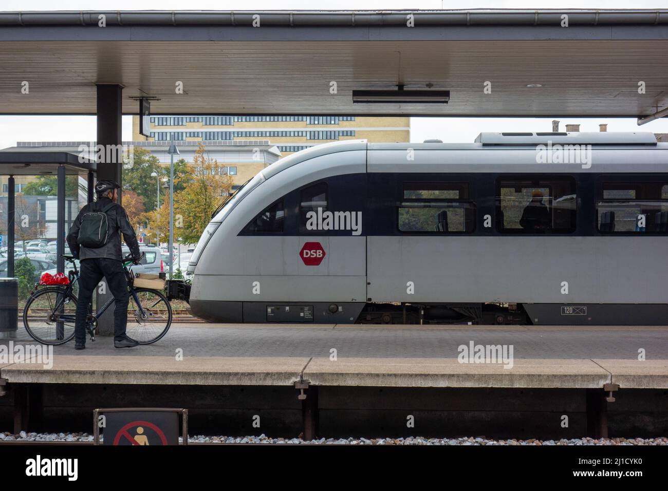 Dsb train platform hi-res stock photography and images - Alamy