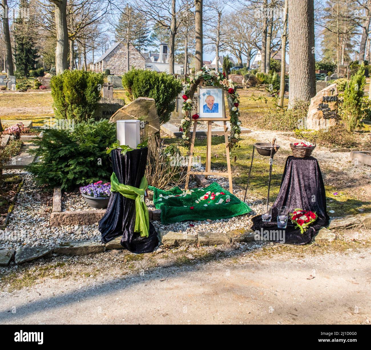 Funeral urn cemetery germany hi-res stock photography and images - Alamy