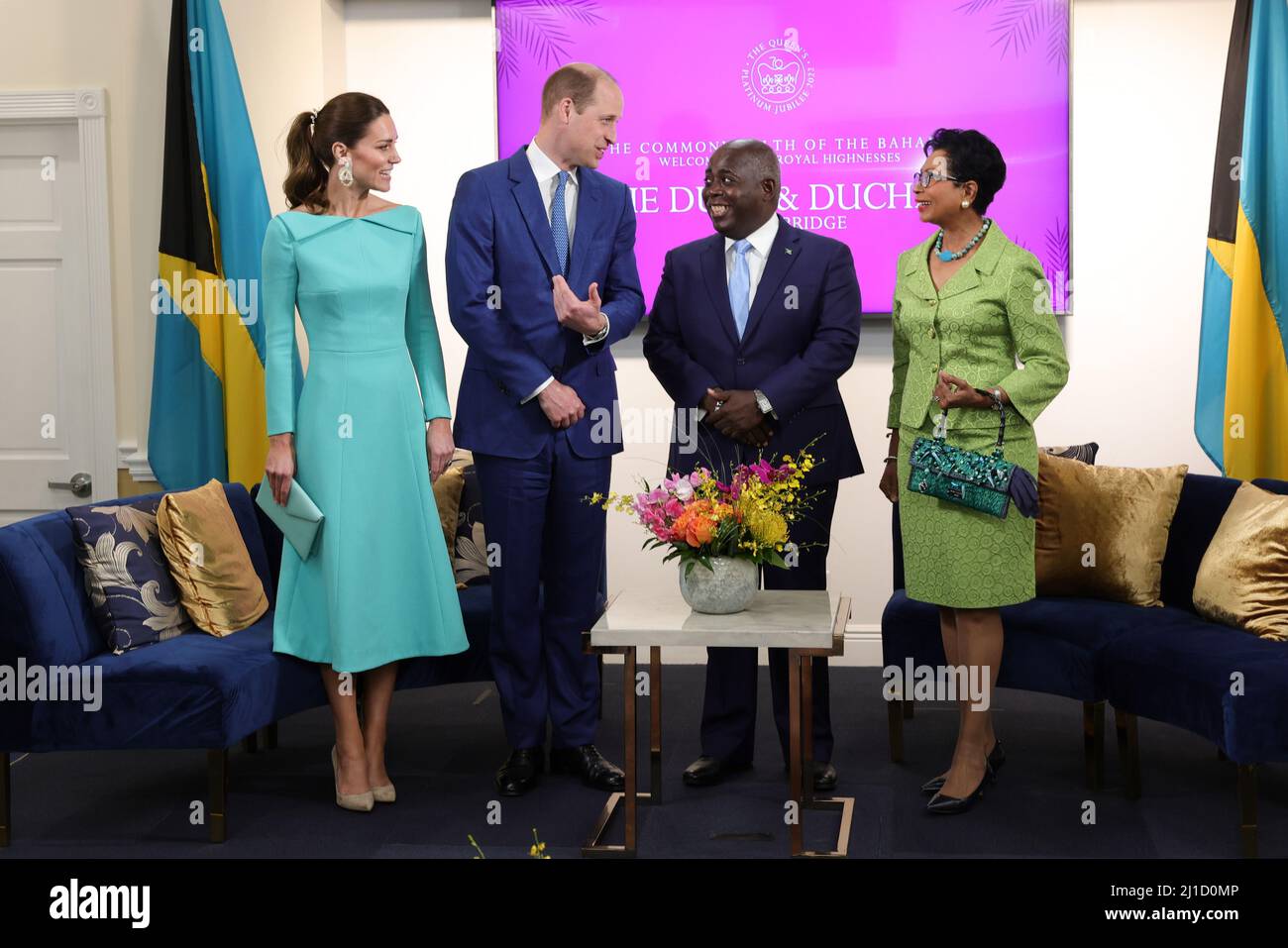 The Duke and Duchess of Cambridge pose for a picture with the Prime ...