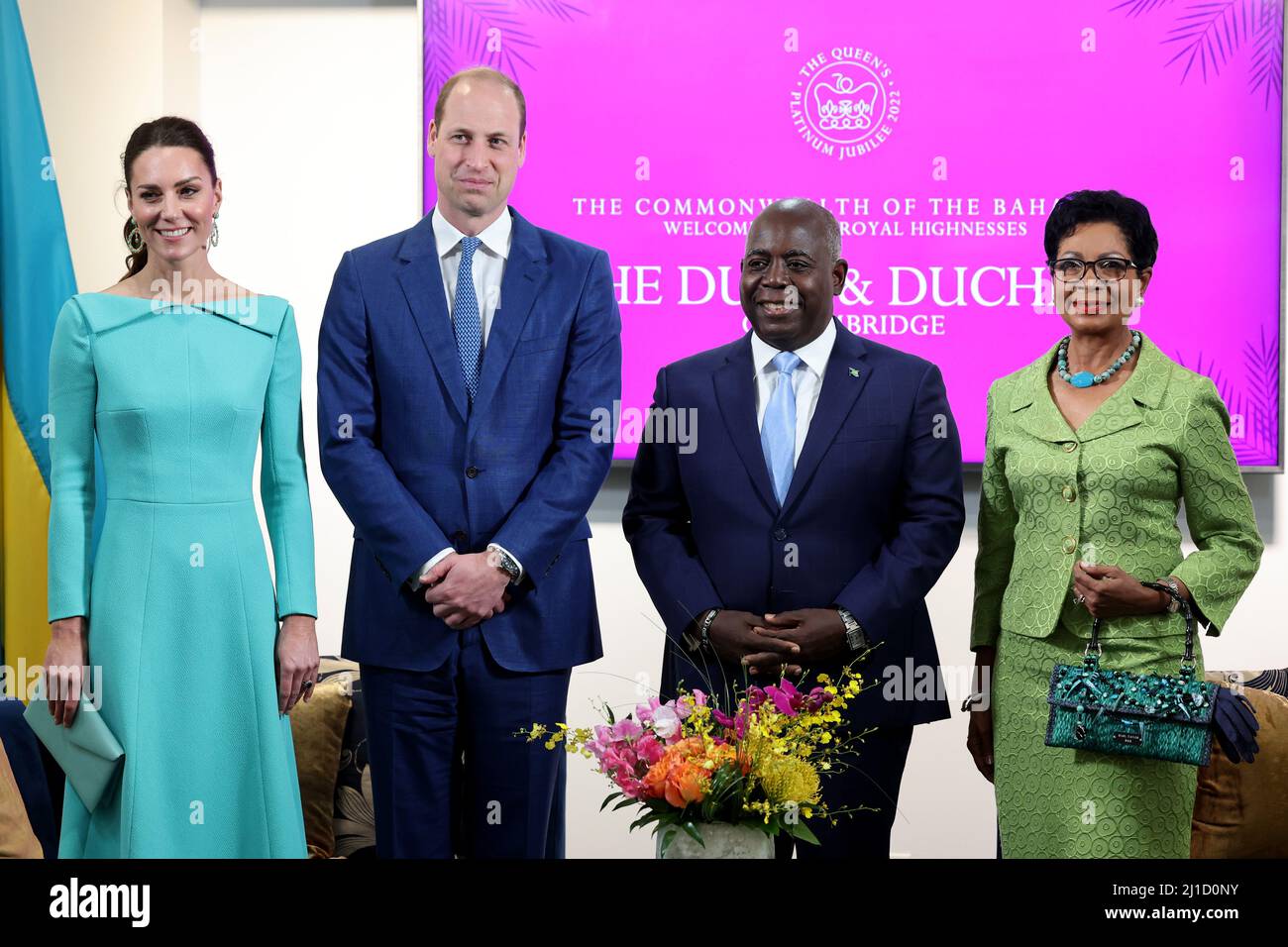 The Duke and Duchess of Cambridge pose for a picture with the Prime ...