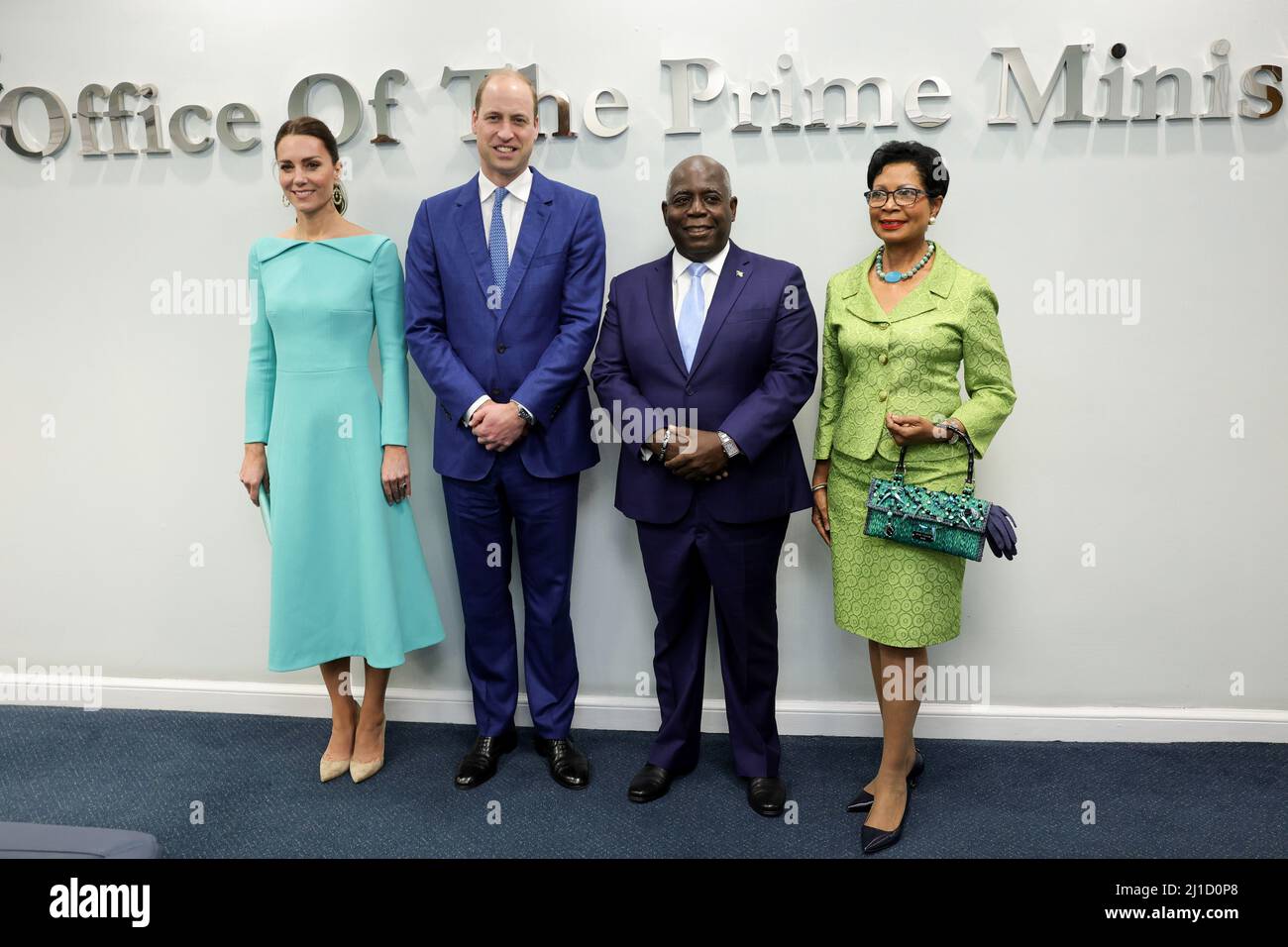 The Duke and Duchess of Cambridge pose for a picture with the Prime ...