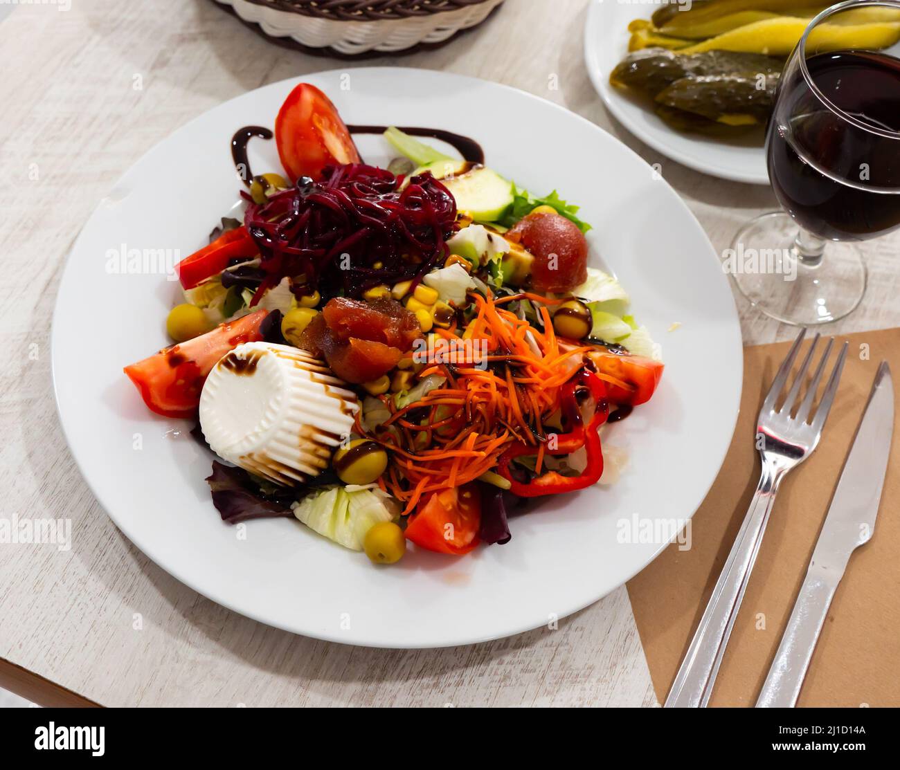 Ensalada con queso fresco, salad with cheese and vegetables Stock Photo ...
