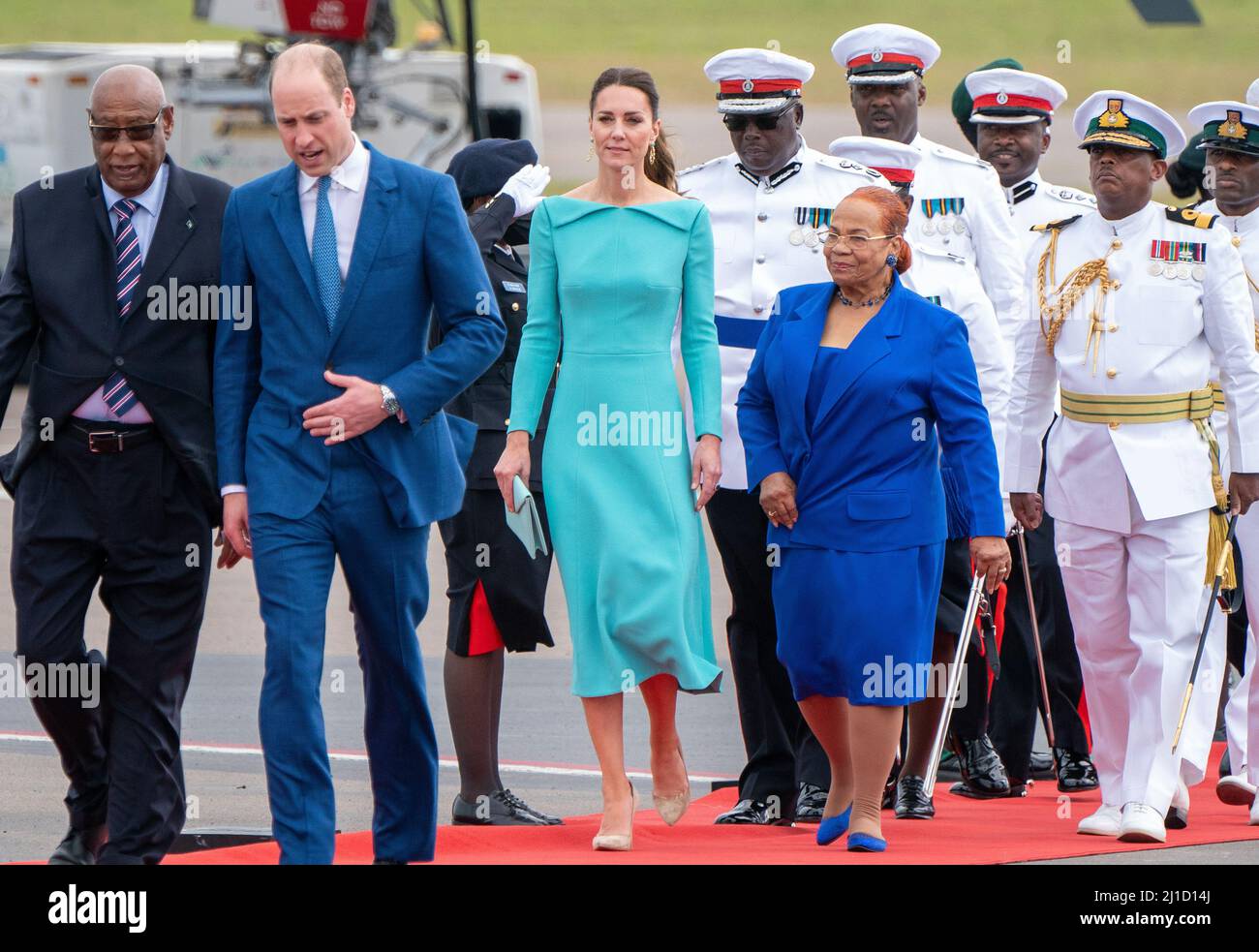 The Duke and Duchess of Cambridge arrive at Lynden Pindling ...