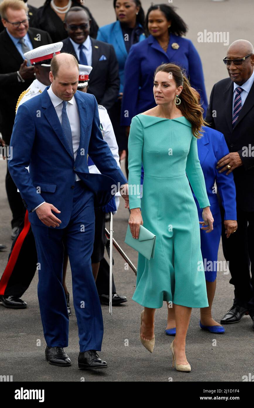 The Duke and Duchess of Cambridge arrive at Lynden Pindling ...