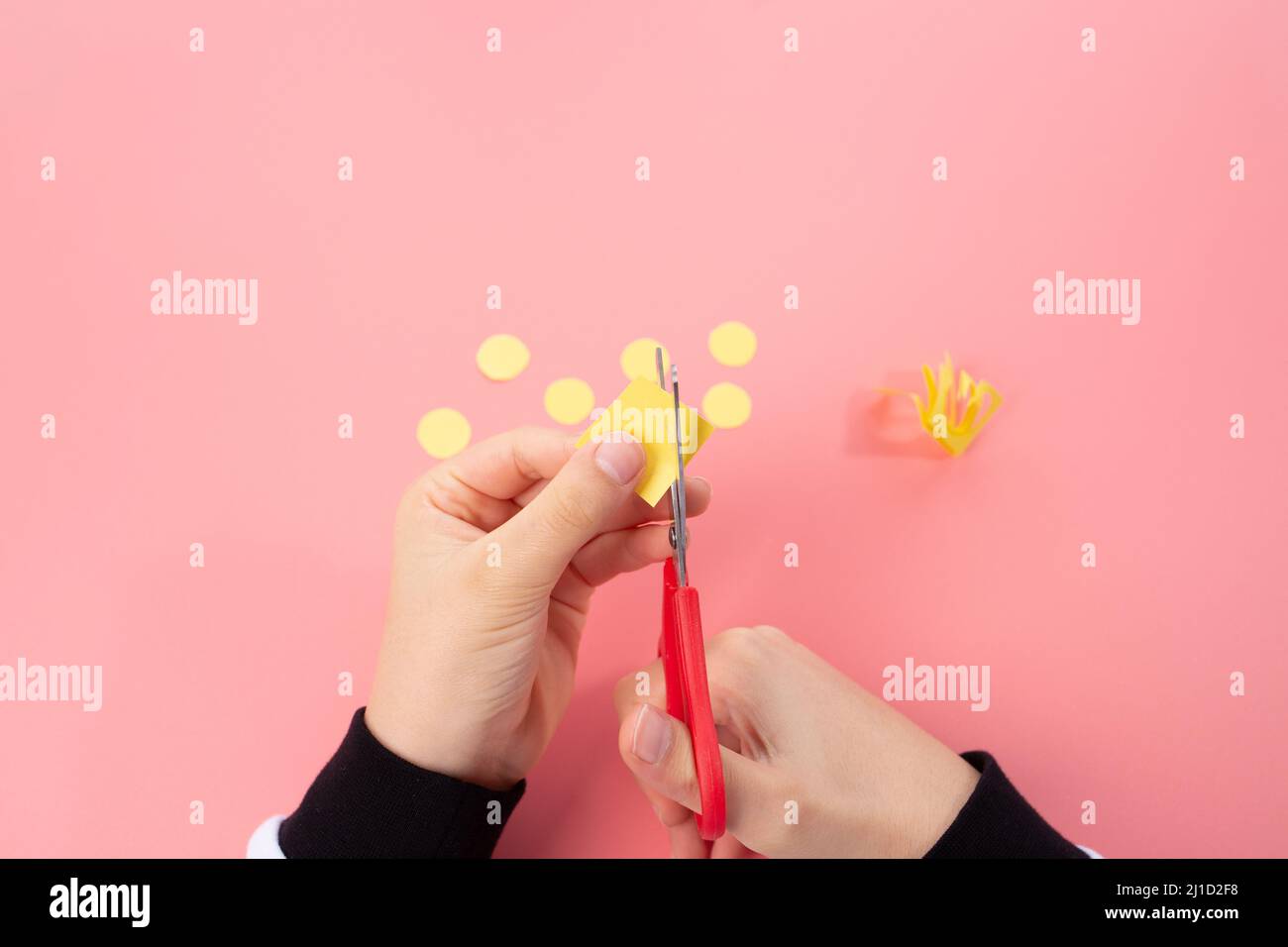 cut out circle from paper, for kids, step by step instruction, DIY ...