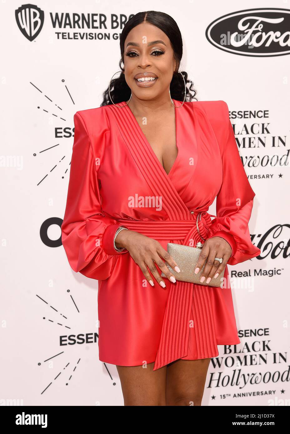 Niecy Nash walking on the red carpet at Essence 15th Annual Black Women ...