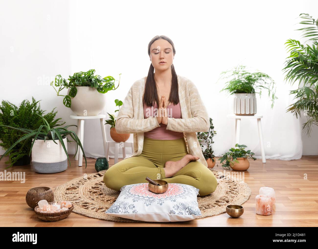 Sound bath hi-res stock photography and images - Alamy