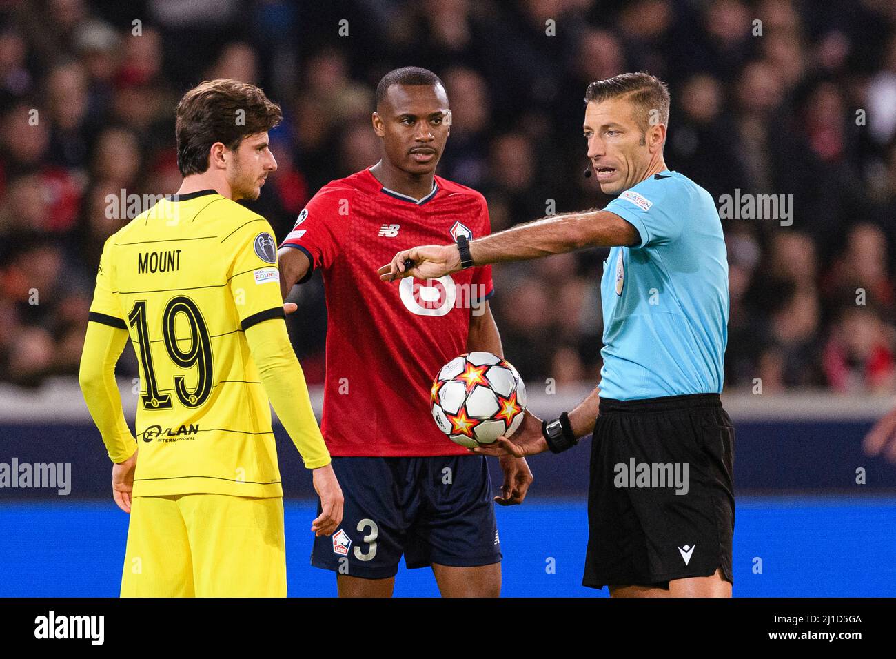 Mason mount champions league trophy hi-res stock photography and images ...