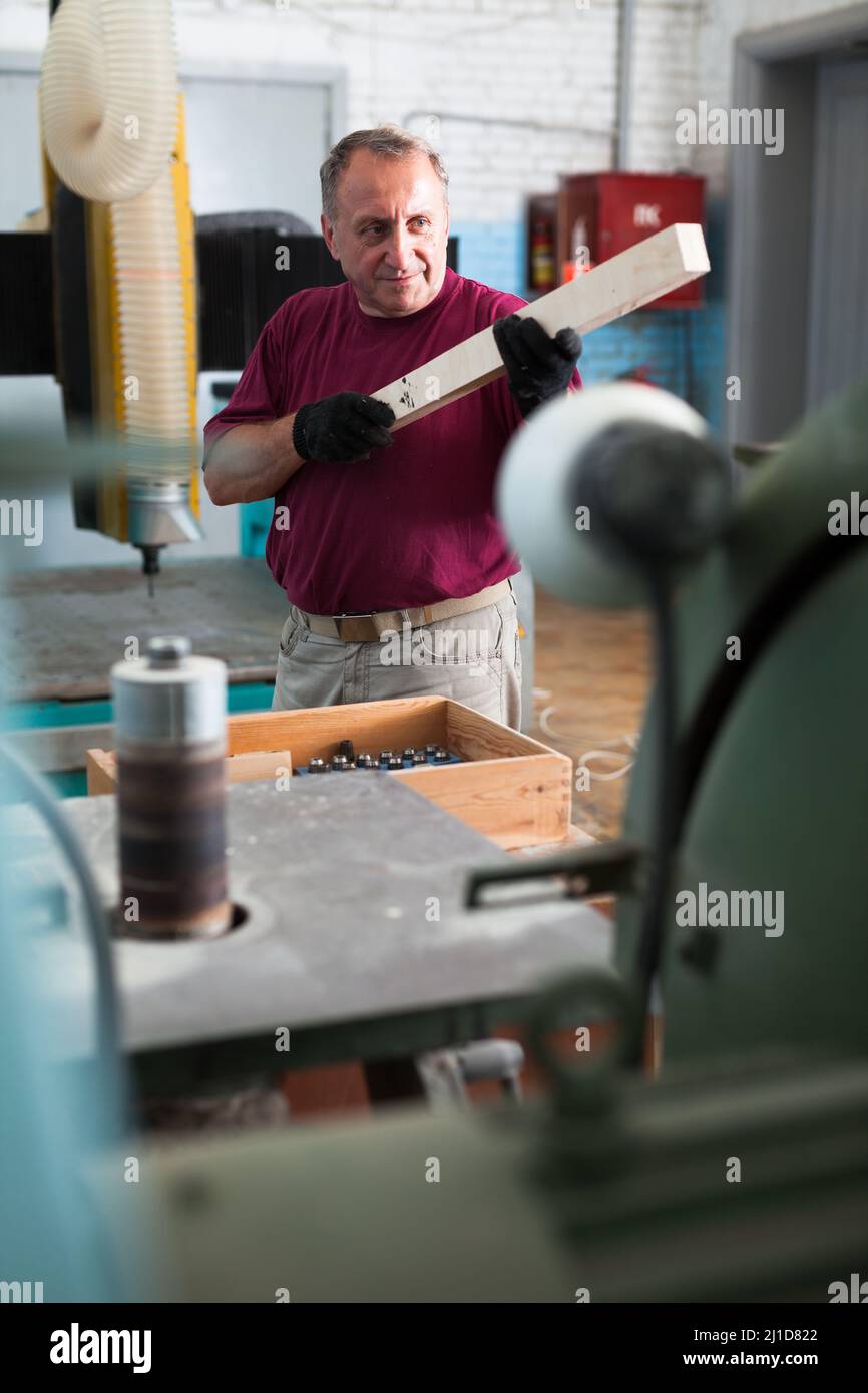 Timber shaping hi-res stock photography and images - Alamy