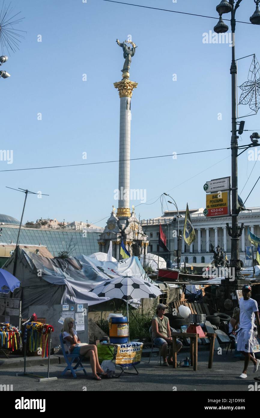 Picture of barricades facing the monument to independance column after ...