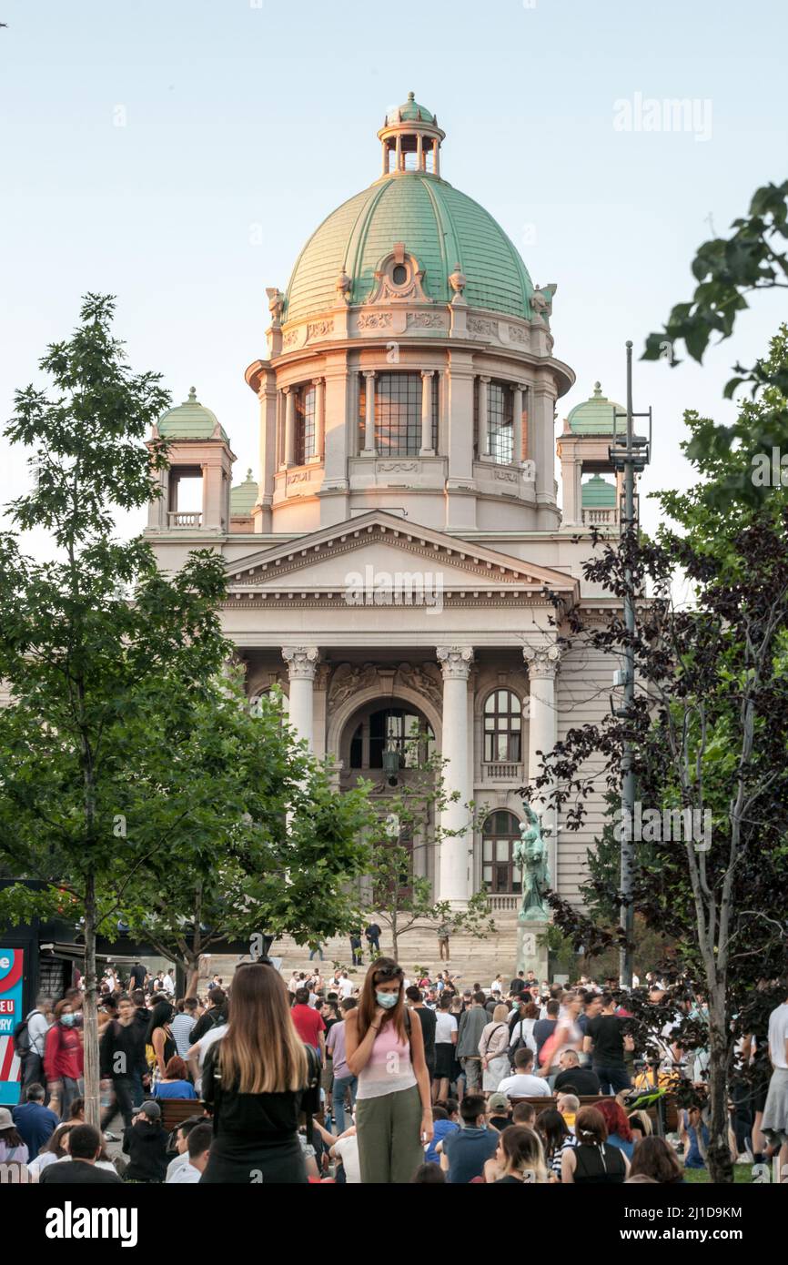Picture of a crowd of protesters in front of the Serbian parliament in ...