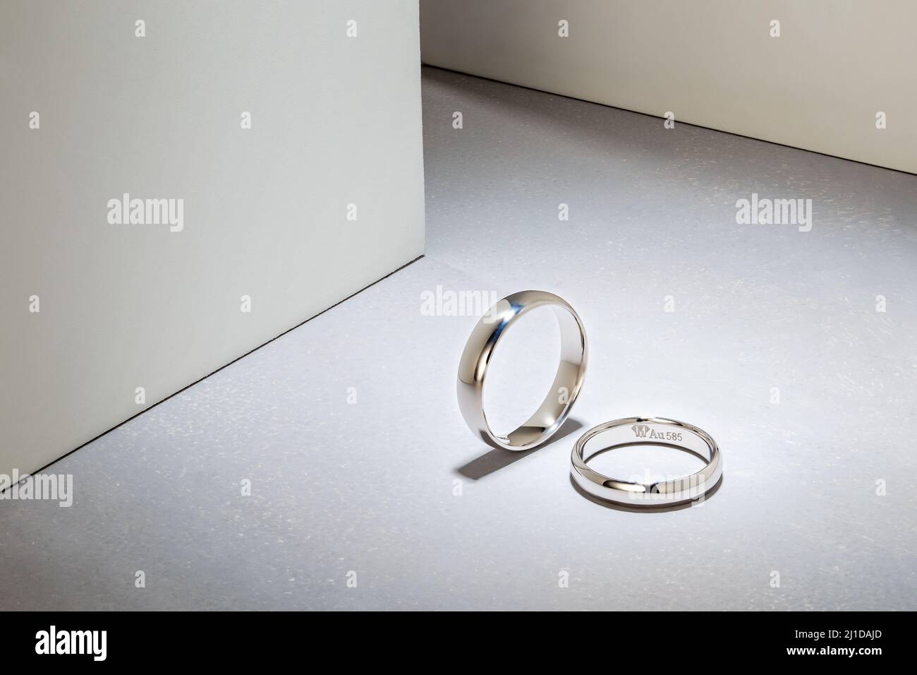 Ring matching hi-res stock photography and images - Alamy
