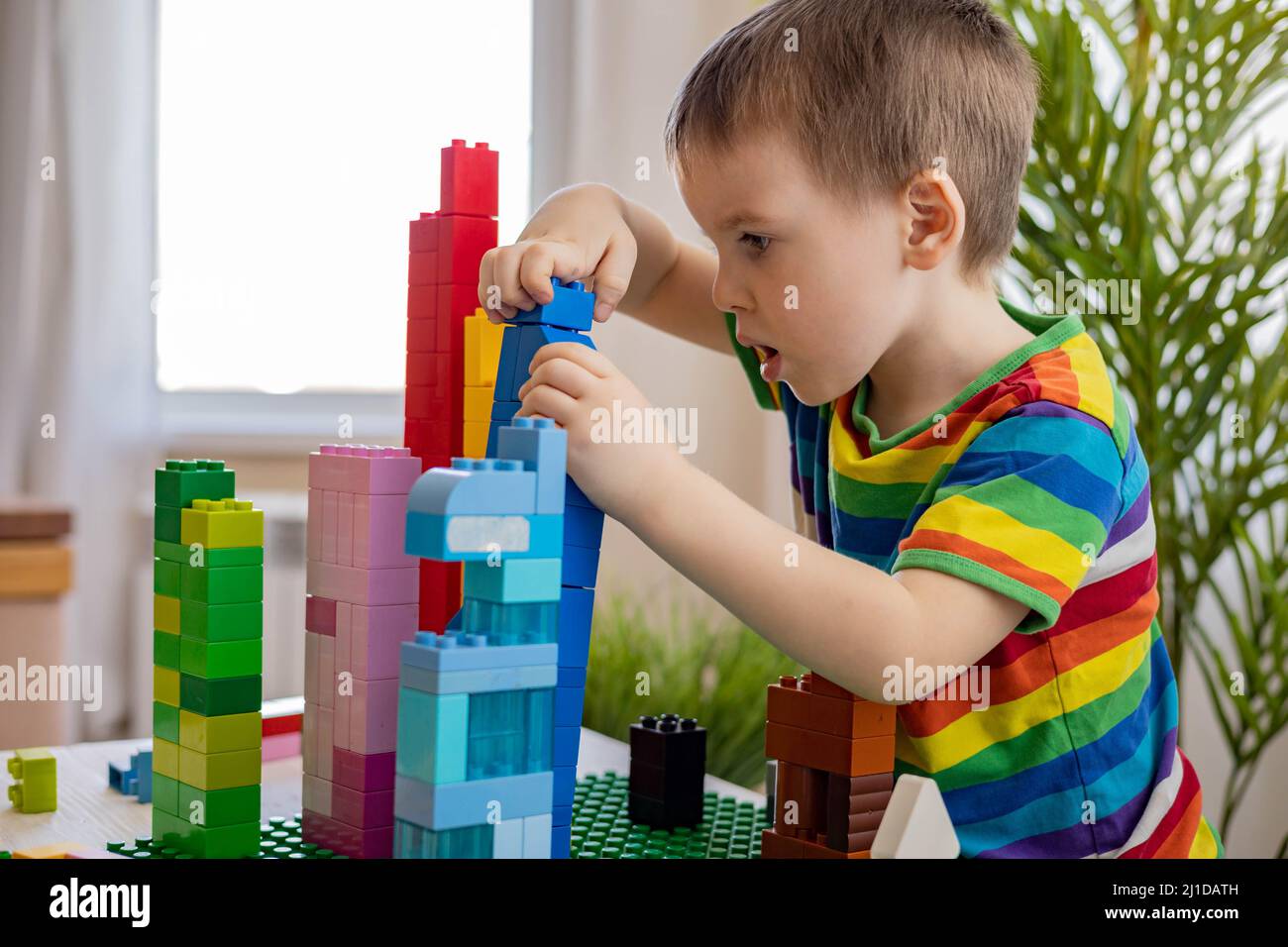 Construction tower lego hi-res stock photography and images - Alamy