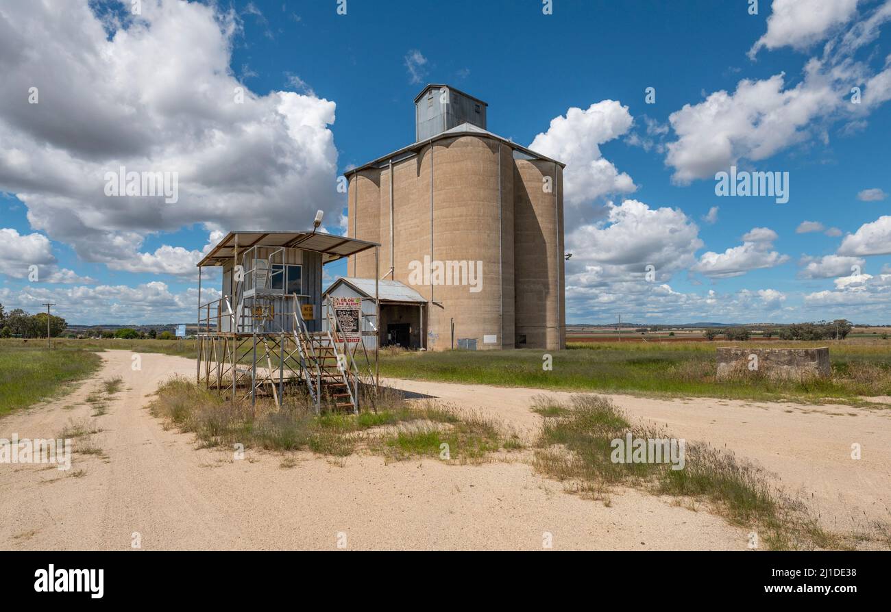 Storage operation hi-res stock photography and images - Alamy