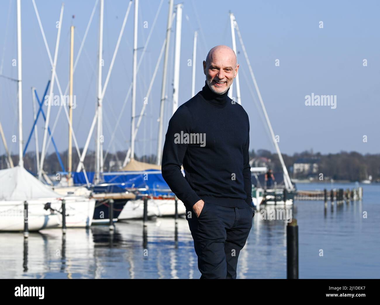 Berlin, Germany. 23rd Mar, 2022. TV actor Simon Licht at a photo ...