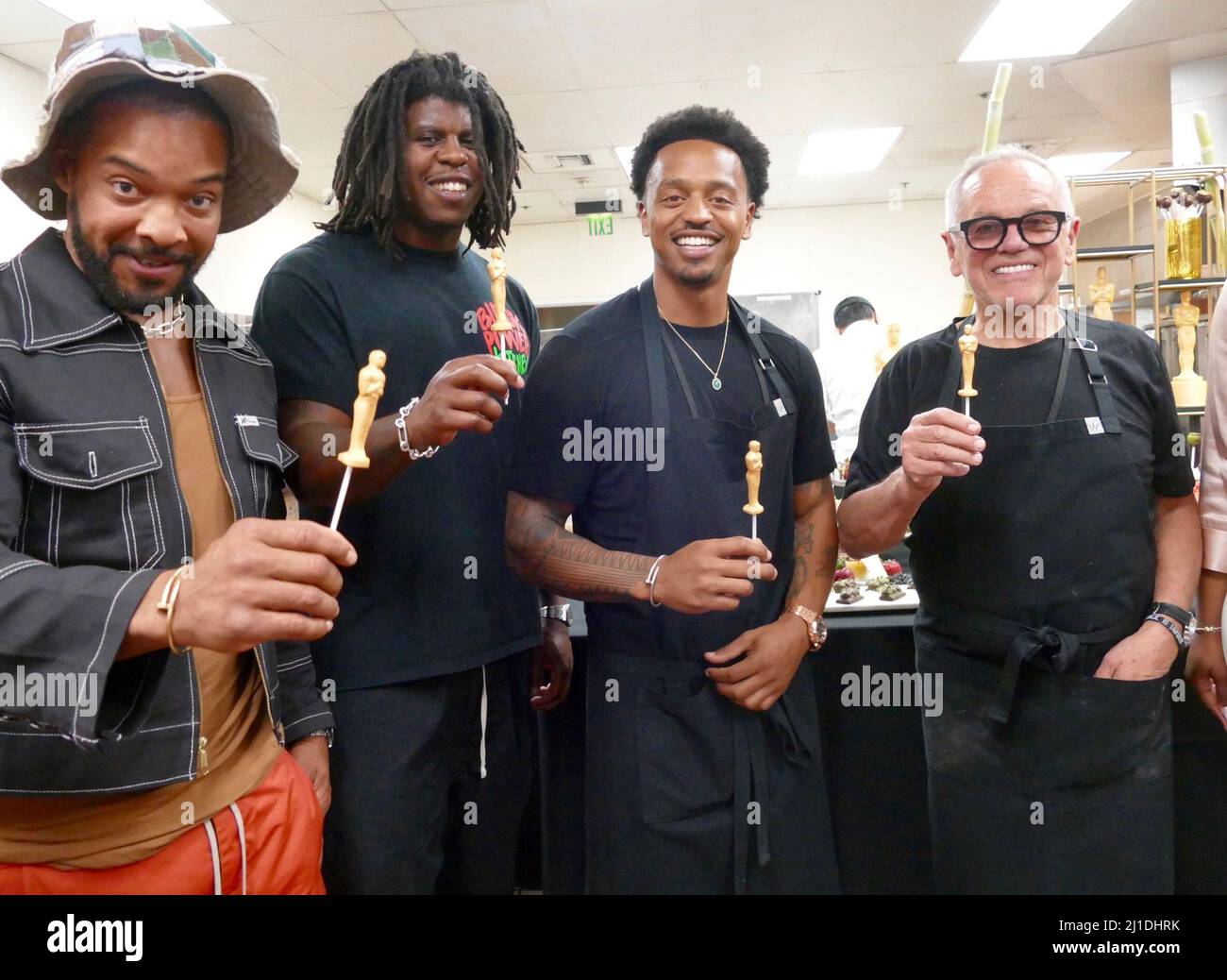 Los Angeles, USA. 25th Mar, 2022. Star chef Wolfgang Puck (r) with the ...